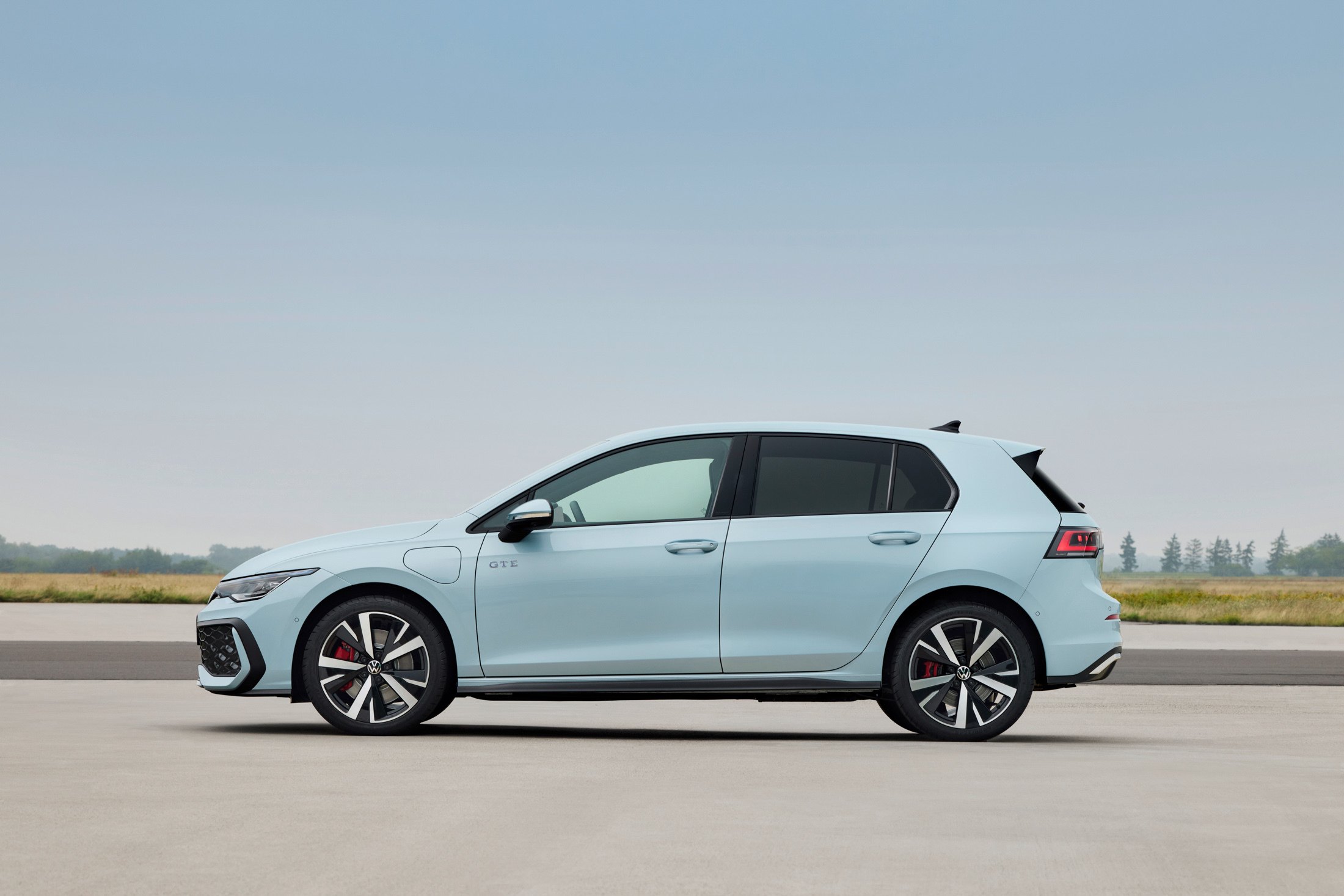 Final ICE VW Golf Debuts With Buttons, More Power And Massive PHEV ...