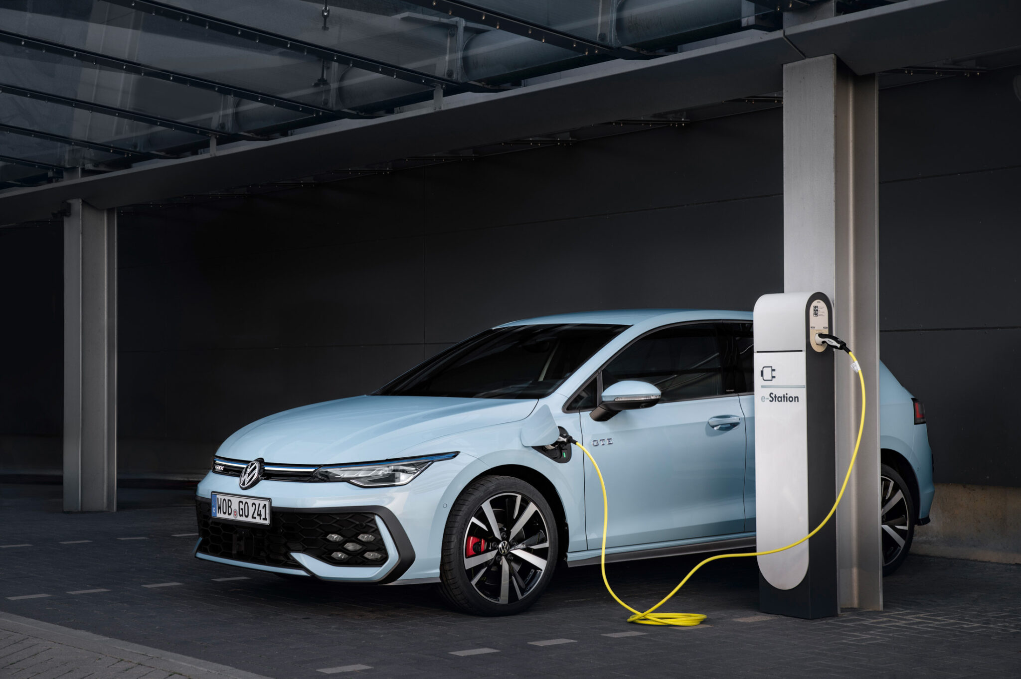 Final ICE VW Golf Debuts With Buttons, More Power And Massive PHEV ...