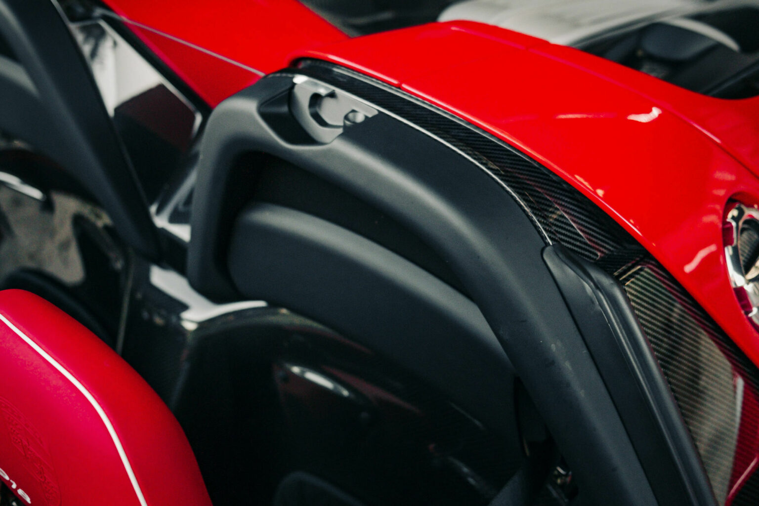 One-Of-One Porsche 918 Has A 917-Inspired Livery With Ferrari Rosso ...