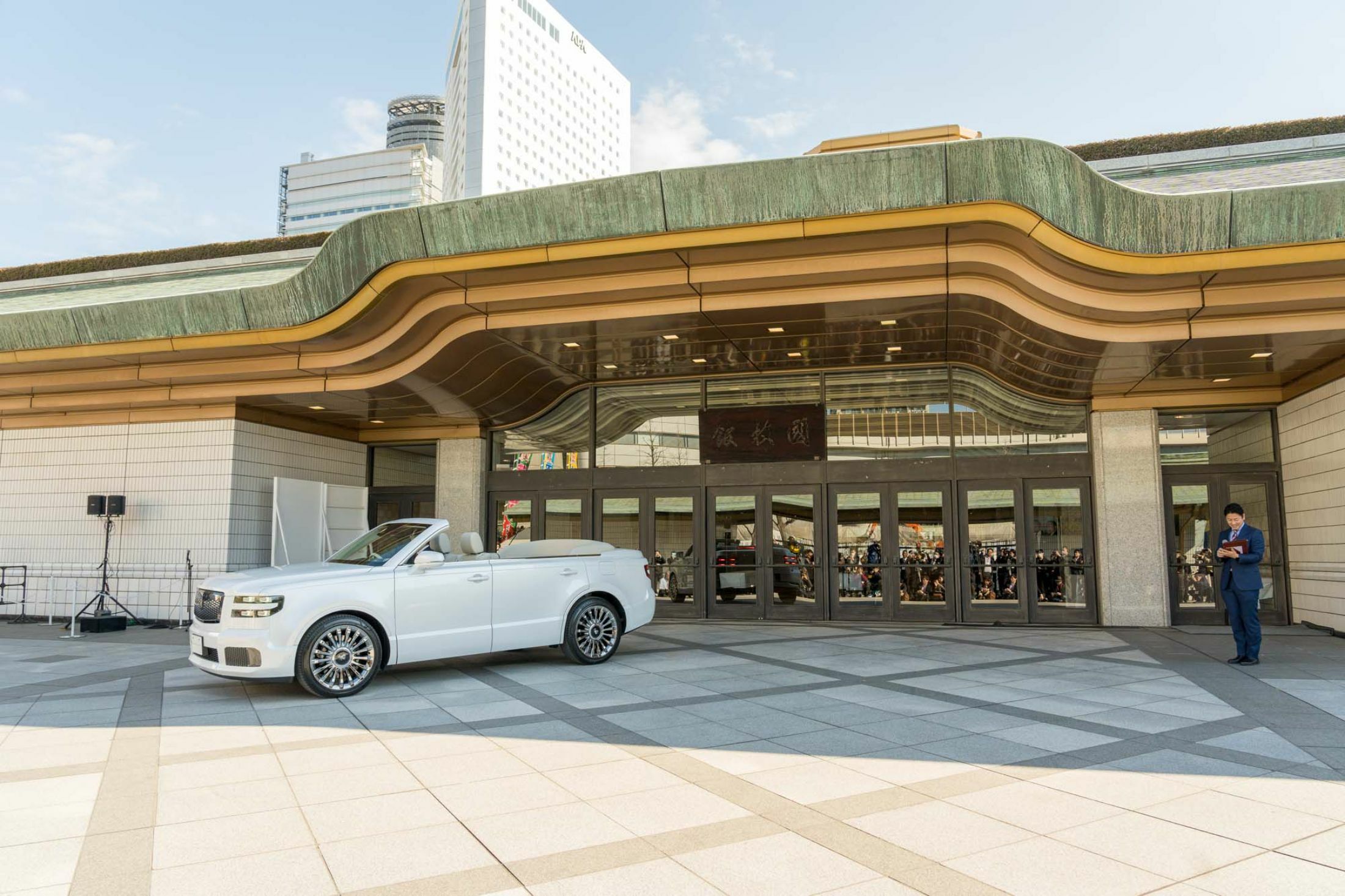Toyota Century SUV Convertible Is A Custom Parade Vehicle For Sumo ...