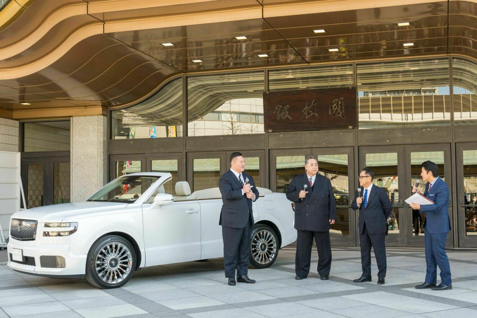 Toyota Century SUV Convertible Is A Custom Parade Vehicle For Sumo ...