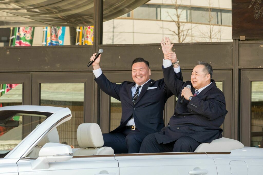 Toyota Century SUV Convertible Is A Custom Parade Vehicle For Sumo ...