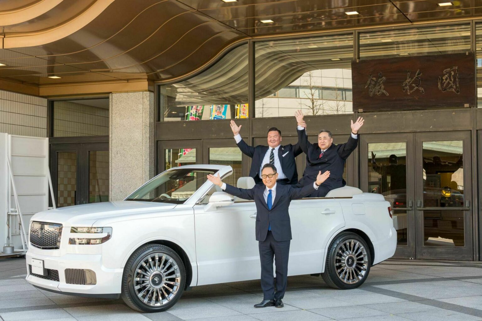 Toyota Century SUV Convertible Is A Custom Parade Vehicle For Sumo ...