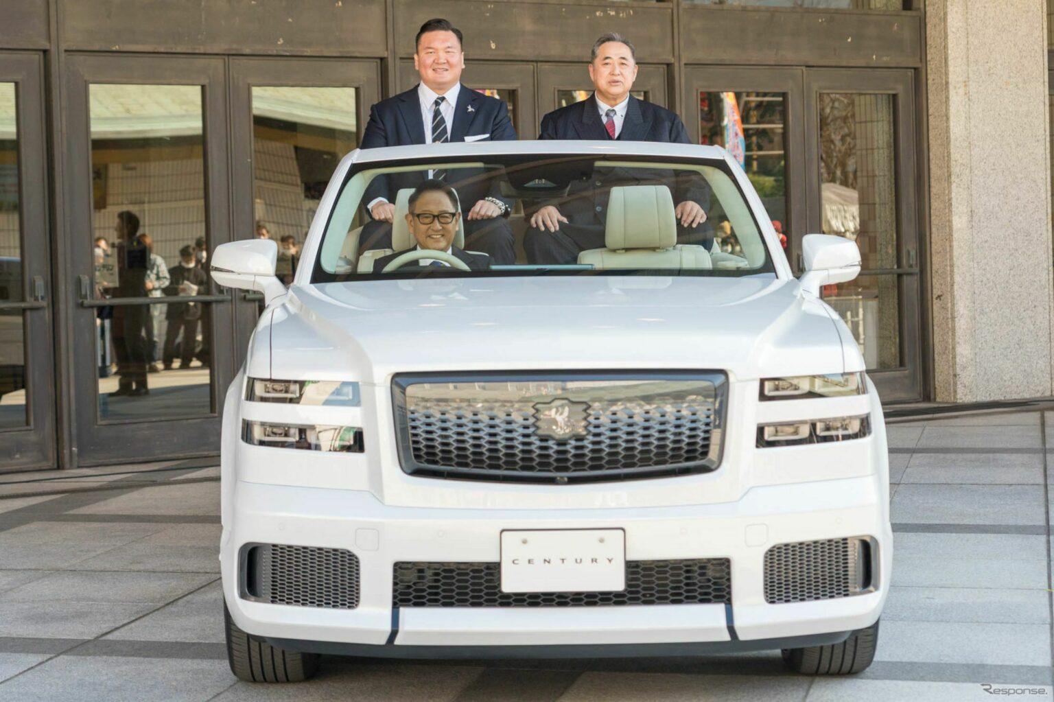 Toyota Century SUV Convertible Is A Custom Parade Vehicle For Sumo ...