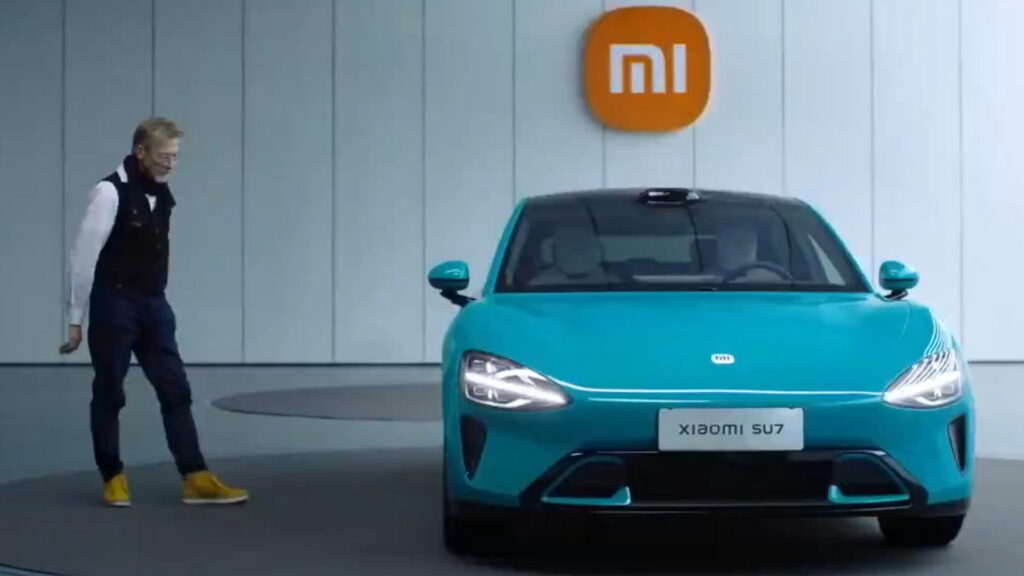 Ex-BMW Designer Chris Bangle Blesses Xiaomi’s SU7 In New Promos | Carscoops