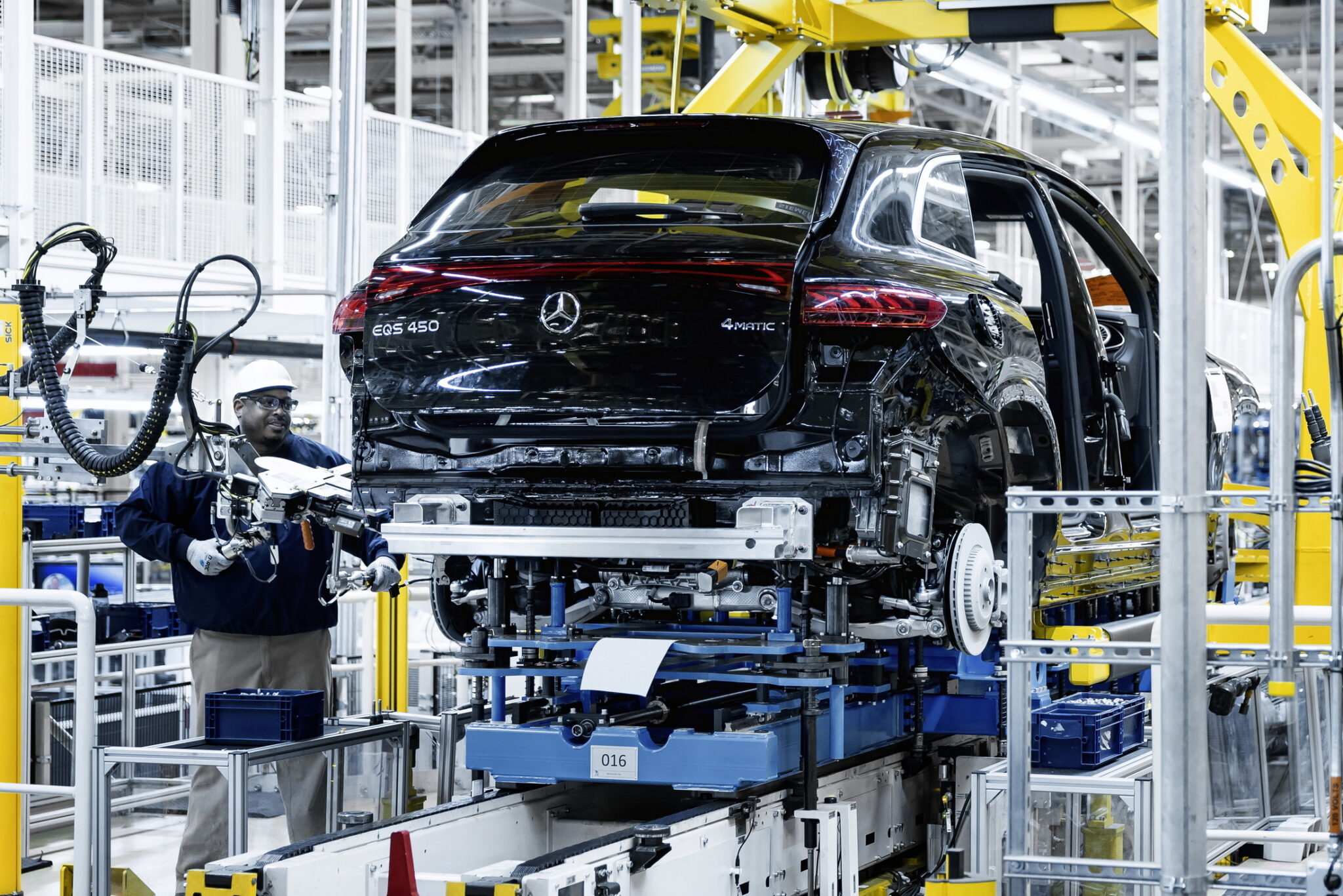 UAW Scores Majority Support For Unionization At Mercedes’ Alabama Plant ...