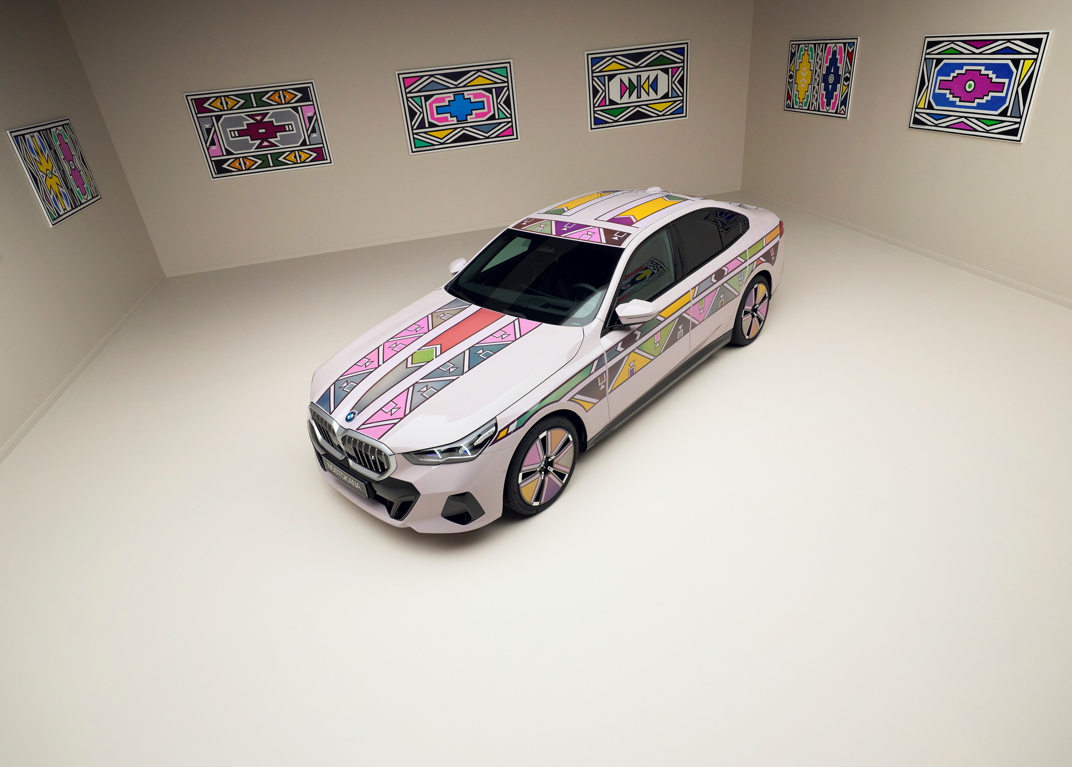 Forget Paint Jobs, This BMW i5 Art Car Changes Colors On Demand | Carscoops