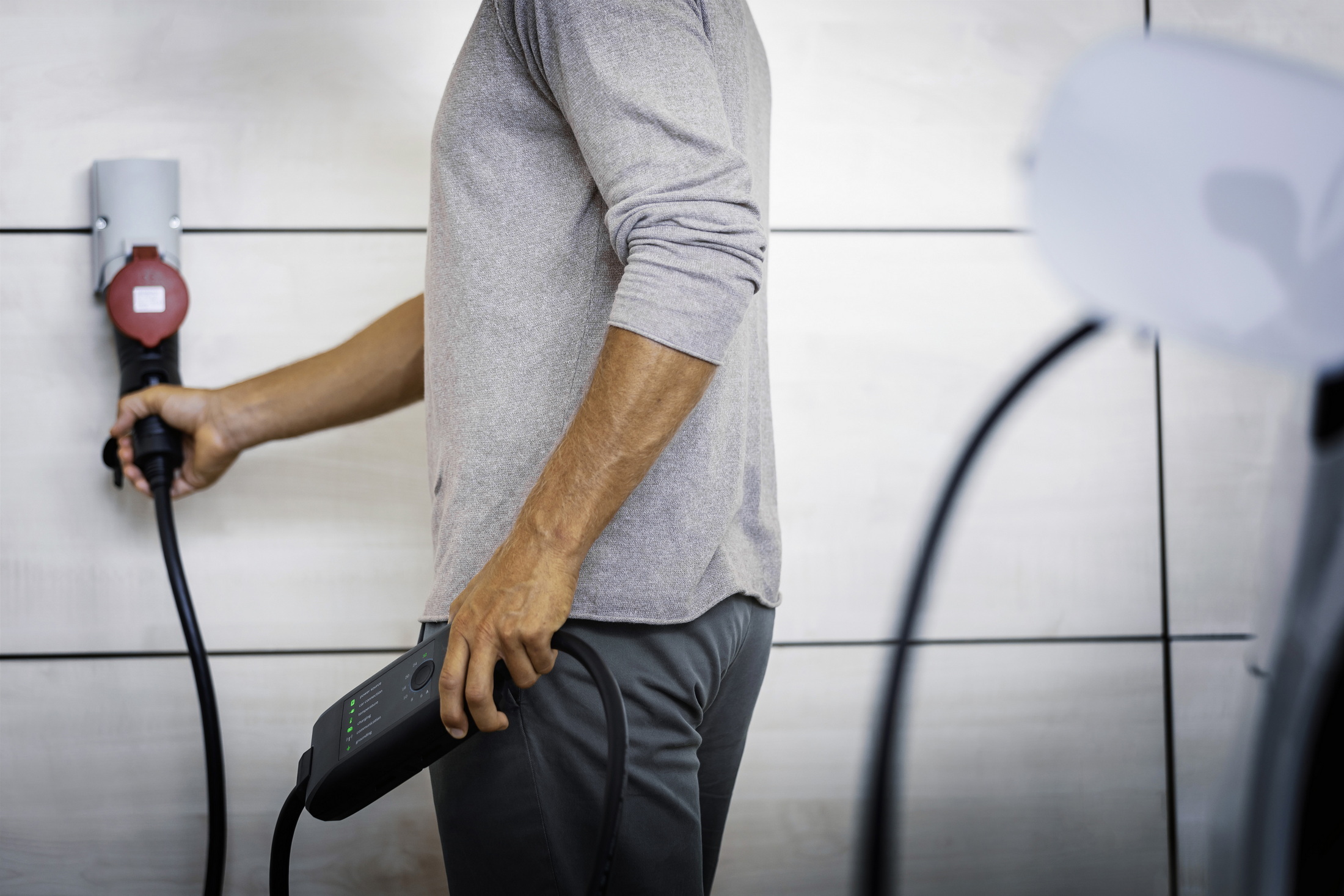 Mercedes Unveils Ultra-Portable ‘Wallbox’ for Roaming EVs | Carscoops