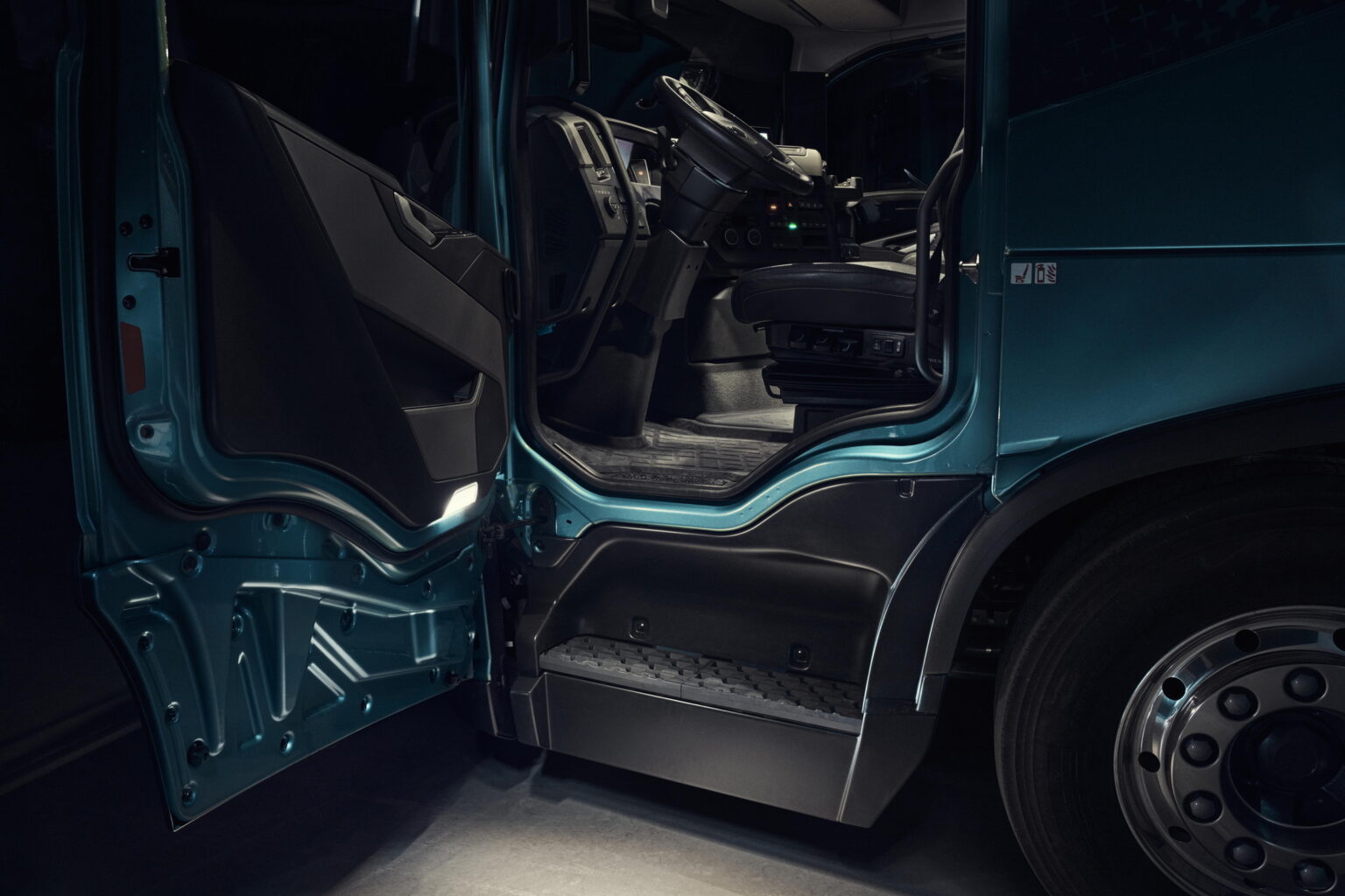 Volvo’s First EV-Only Truck Set To Pick Up European Garbage | Carscoops