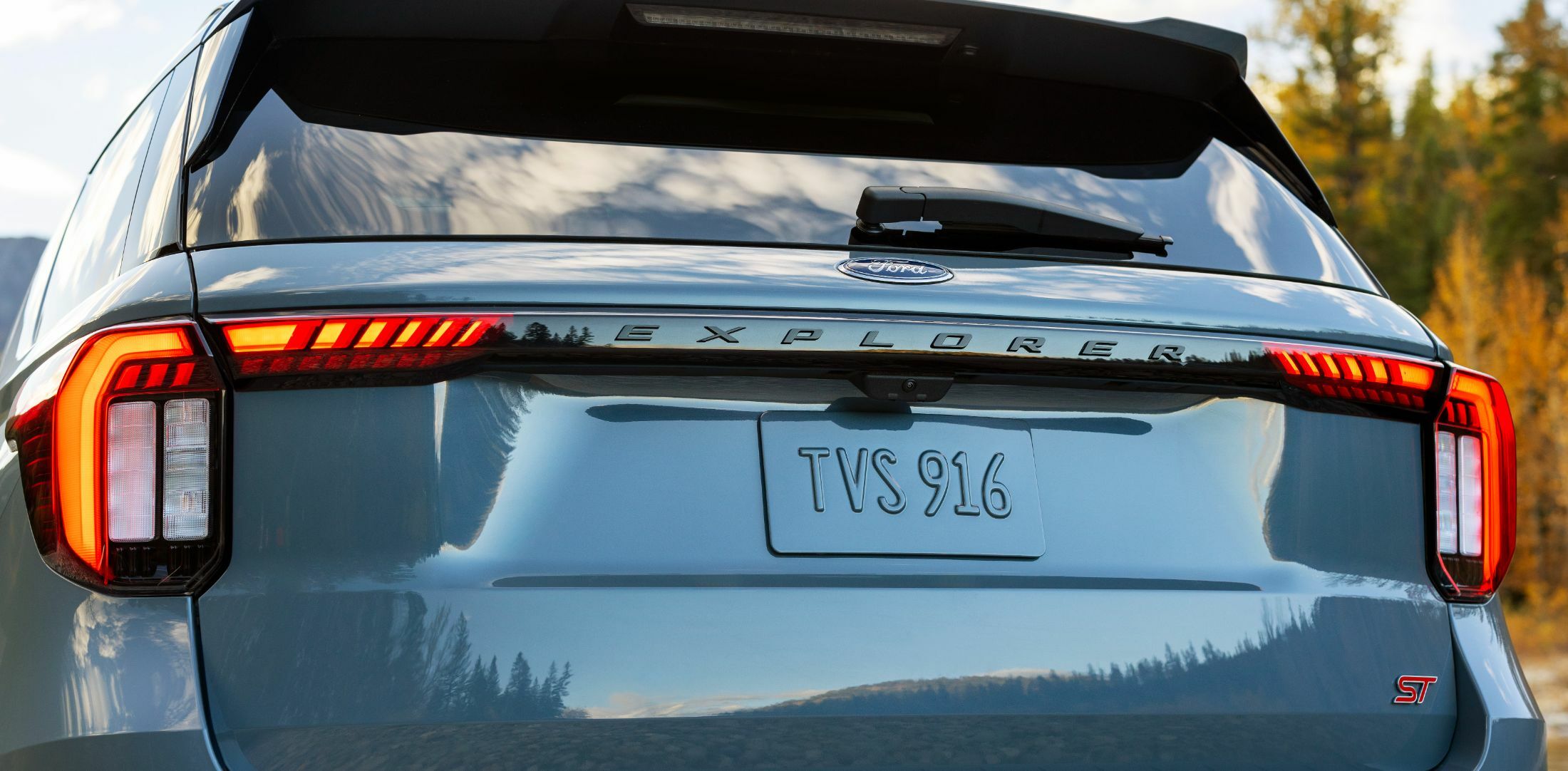 2025 Ford Explorer Debuts With A New Face, Larger Screen, But Drops ...