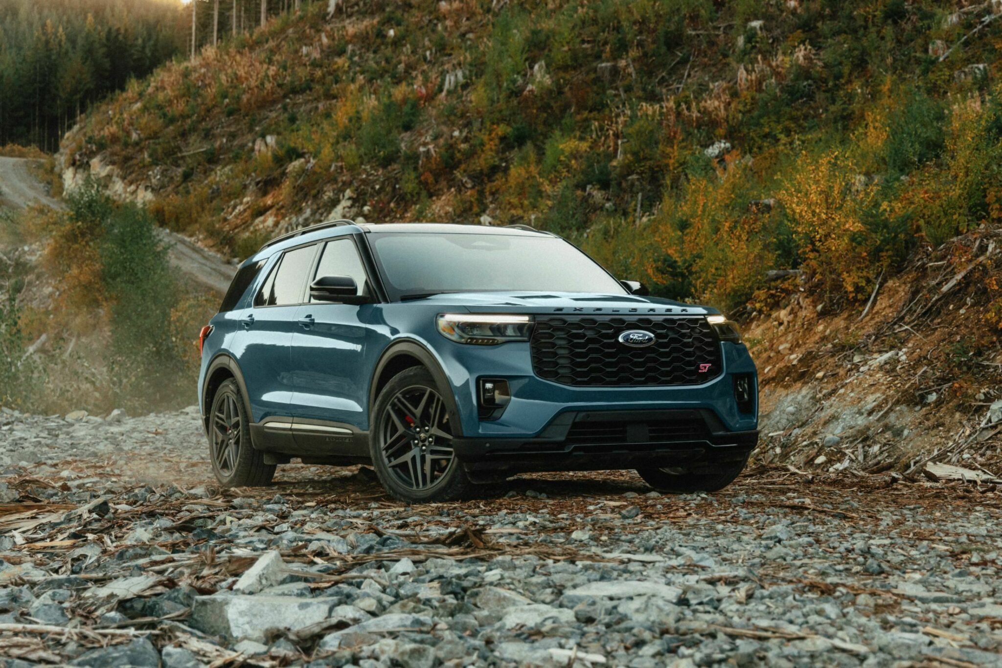2025 Ford Explorer Debuts With A New Face, Larger Screen, But Drops ...