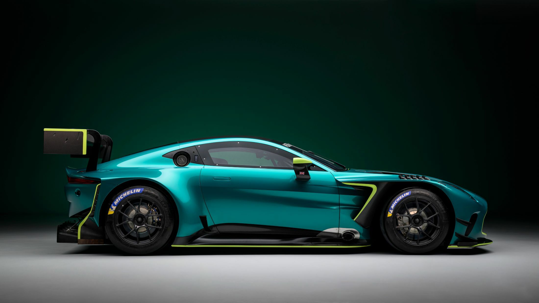 Aston Martin Unveils Sexy Vantage GT3 Racer Alongside AMR24 F1 Single ...