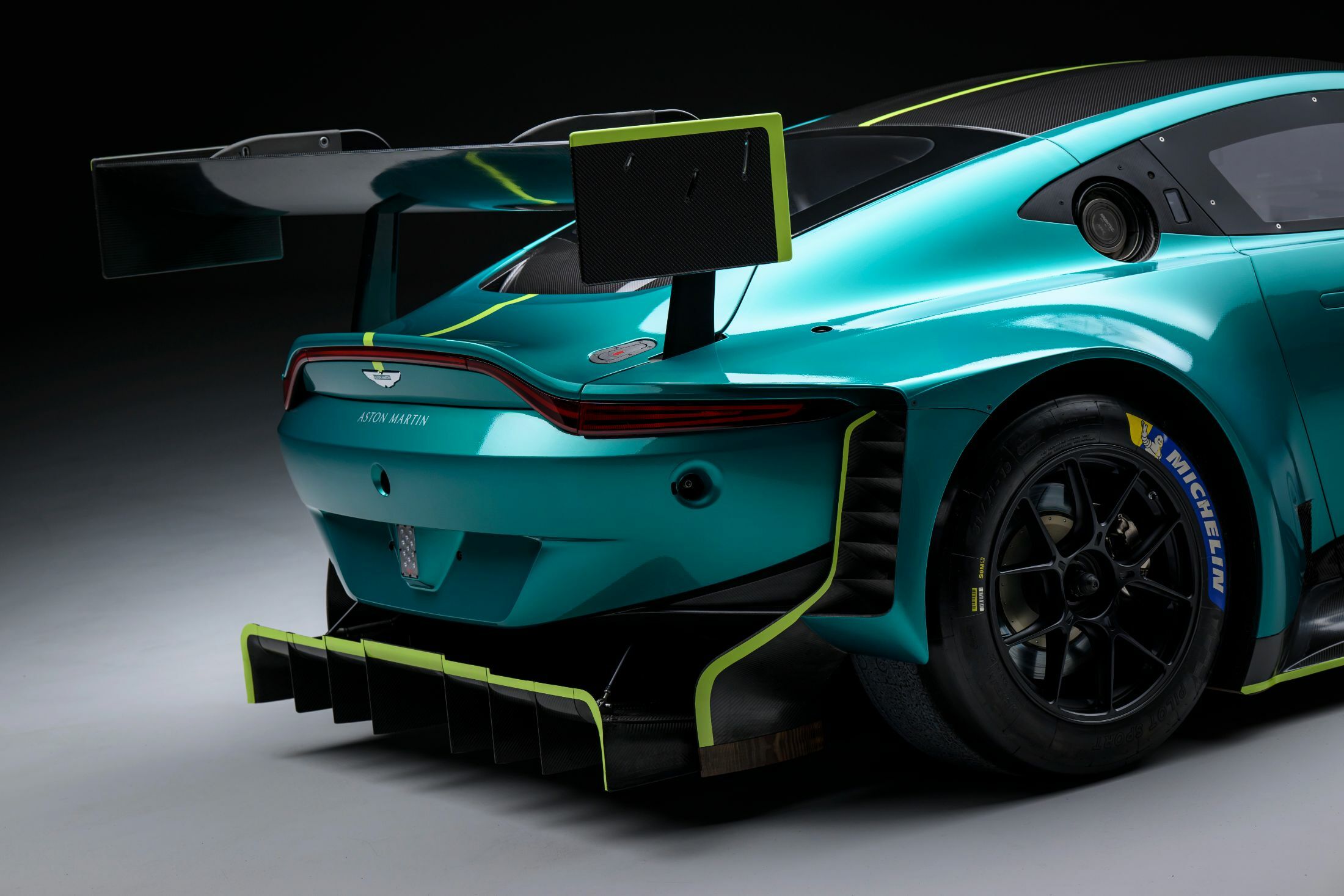 Aston Martin Unveils Sexy Vantage GT3 Racer Alongside AMR24 F1 Single ...