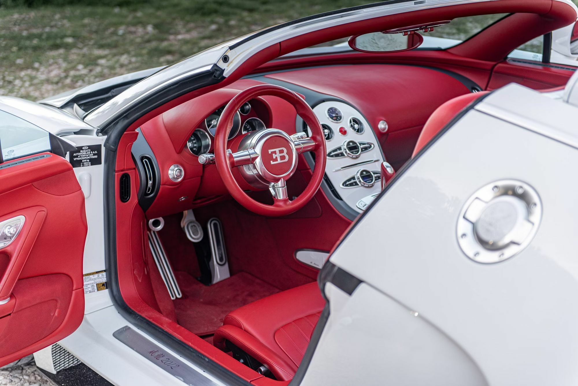 Celebrate The Year Of The Dragon With This Bespoke Bugatti Veyron Grand ...