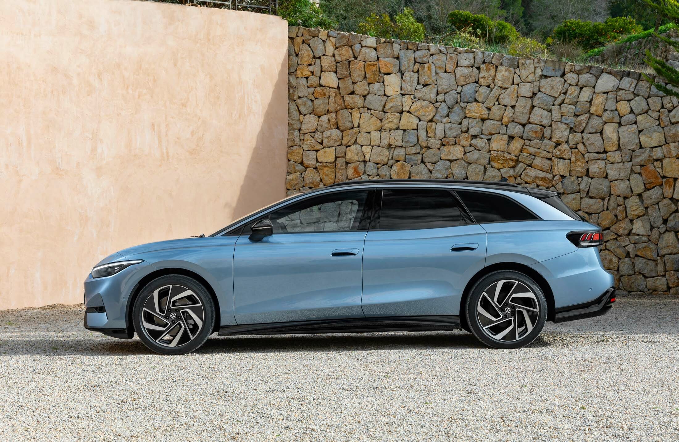 VW ID.7 Tourer Is A Road-Trip-Ready Electric Wagon With A 426-Mile ...
