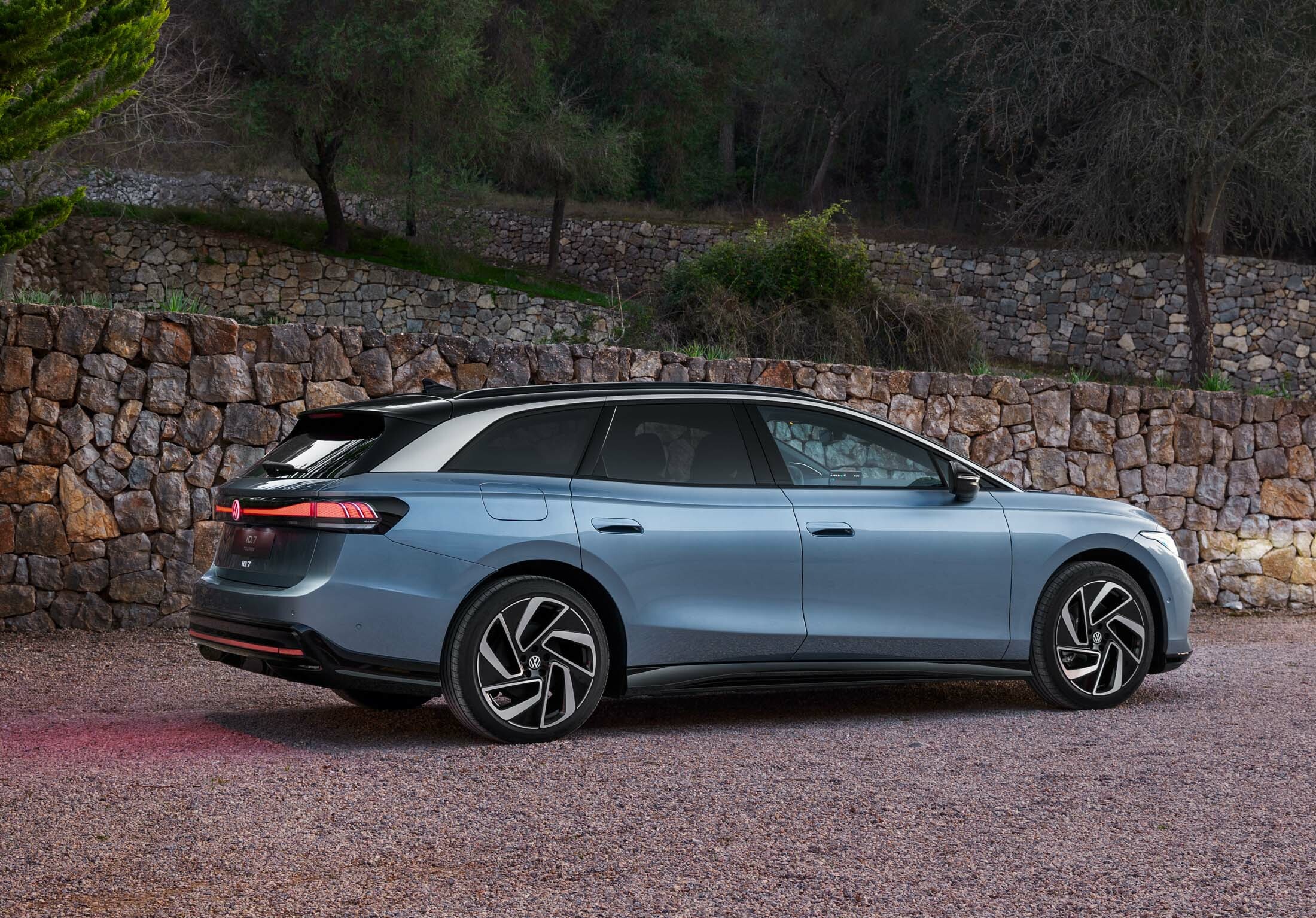 VW ID.7 Tourer Is A Road-Trip-Ready Electric Wagon With A 426-Mile ...