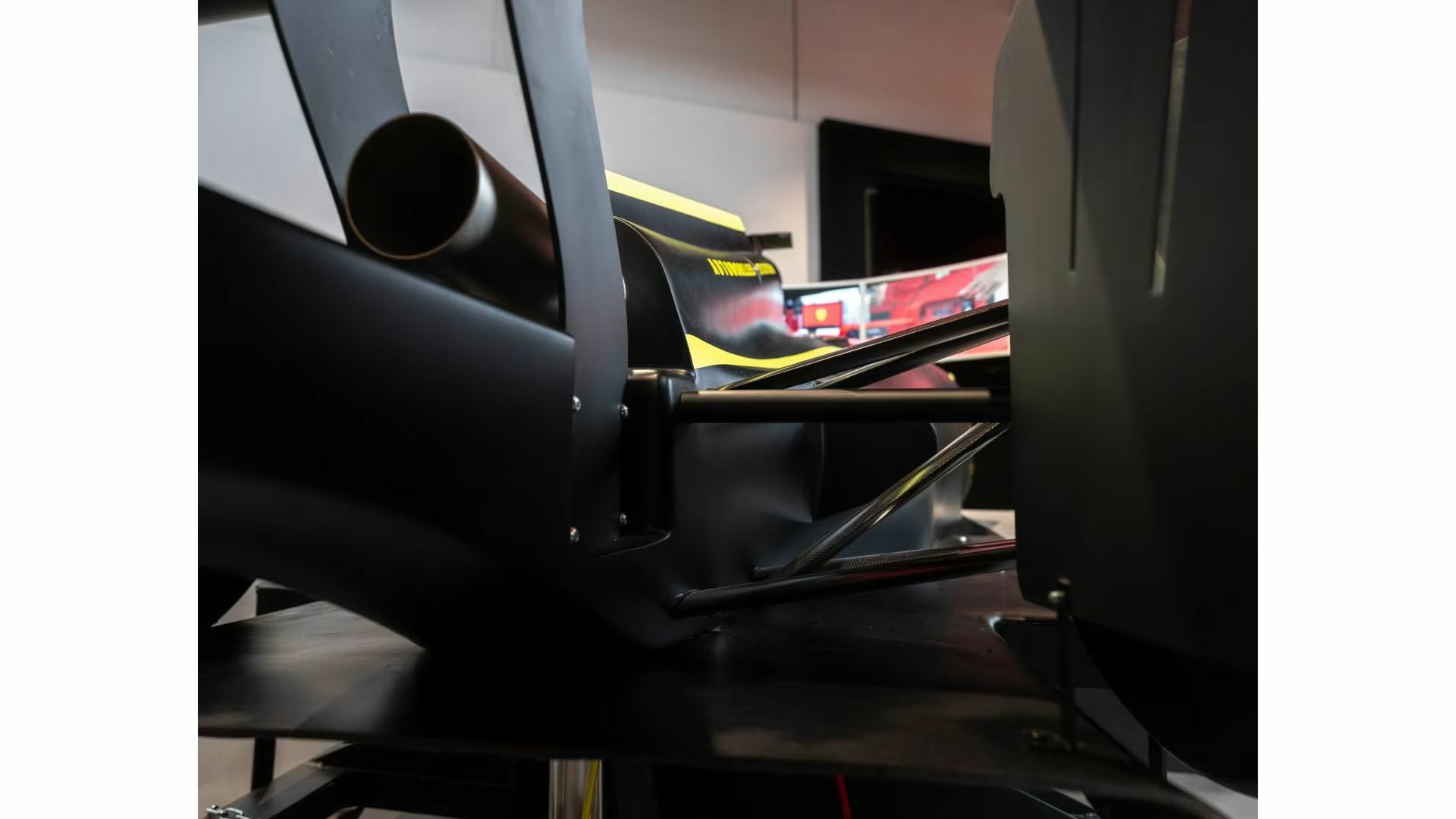 Full-Size F1 Simulator Will Take Your Man Cave To The Next Level ...