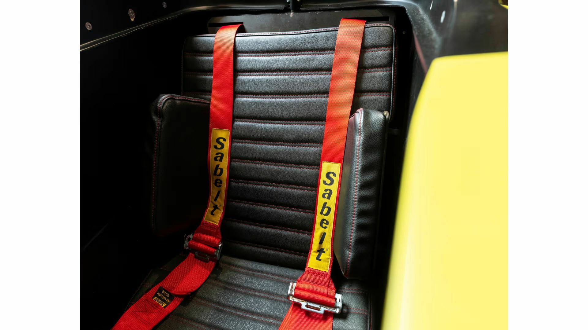 Full-Size F1 Simulator Will Take Your Man Cave To The Next Level ...