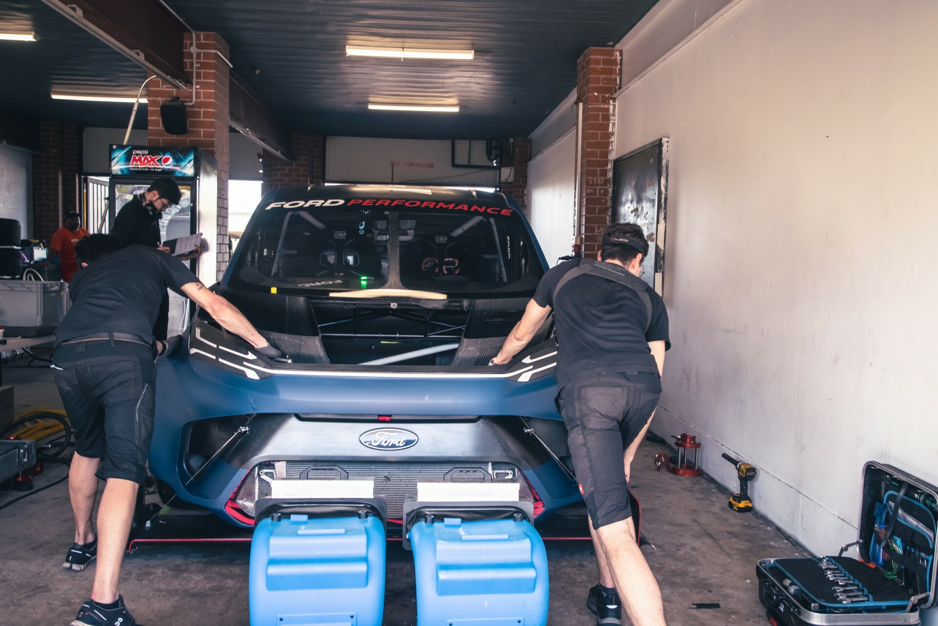 Ford’s Monstrous SuperVan 4.2 Is Heading To The Australian F1 Grand ...