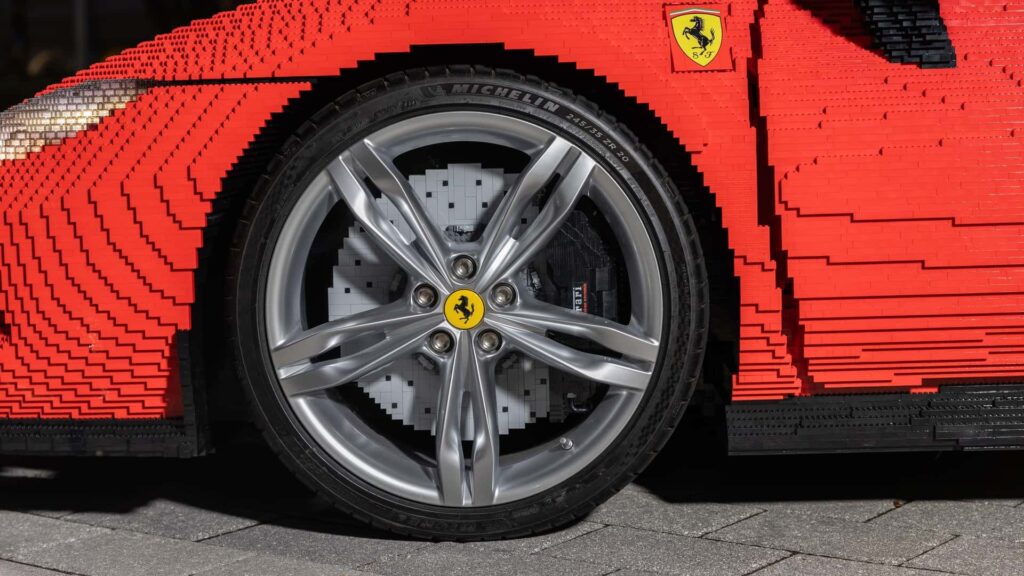 It Took Lego Builders Almost 2,000 Hours To Create This Life-Size ...