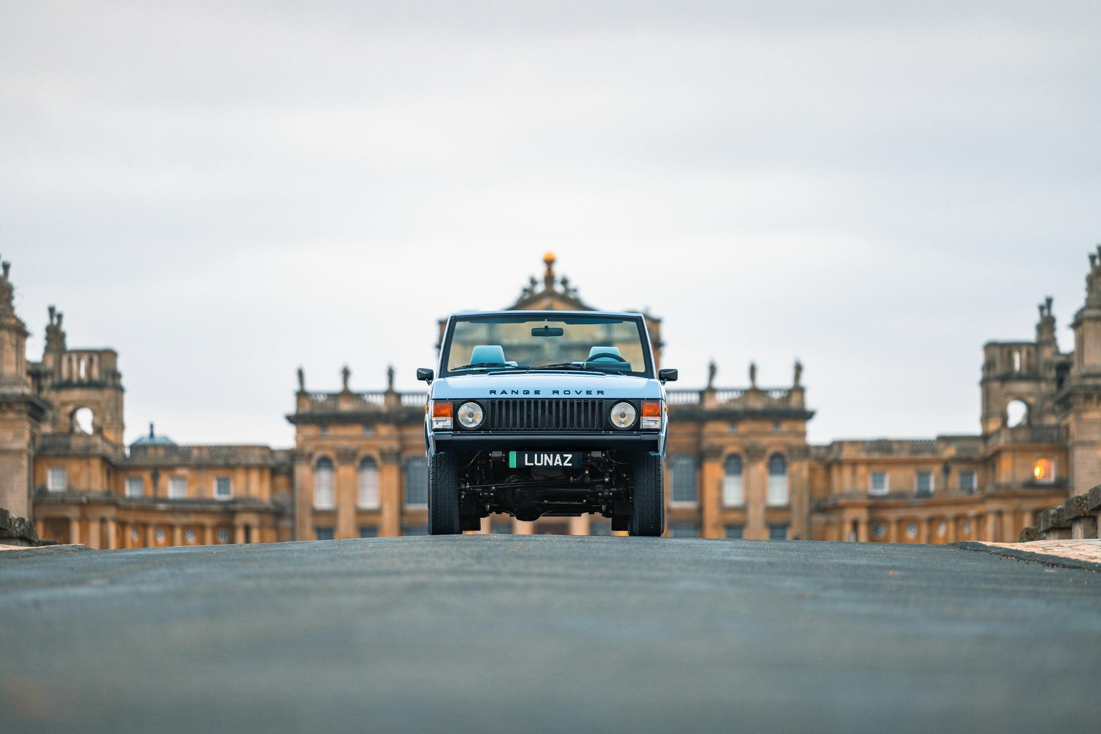 Lunaz’s 007-Inspired Classic Range Rover Safari Has A License To ...