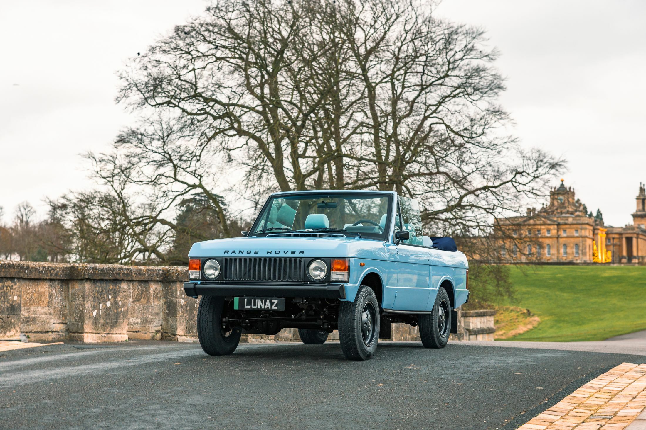 Lunaz’s 007-Inspired Classic Range Rover Safari Has A License To ...