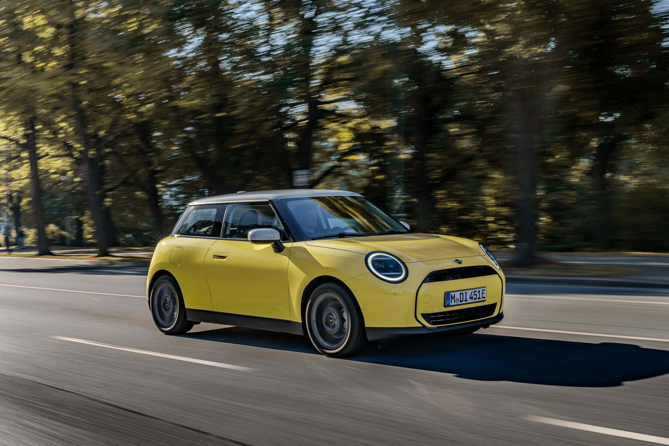 Mini Shows Us The Entry-Level Cooper E Classic With 181 HP And A 190 ...