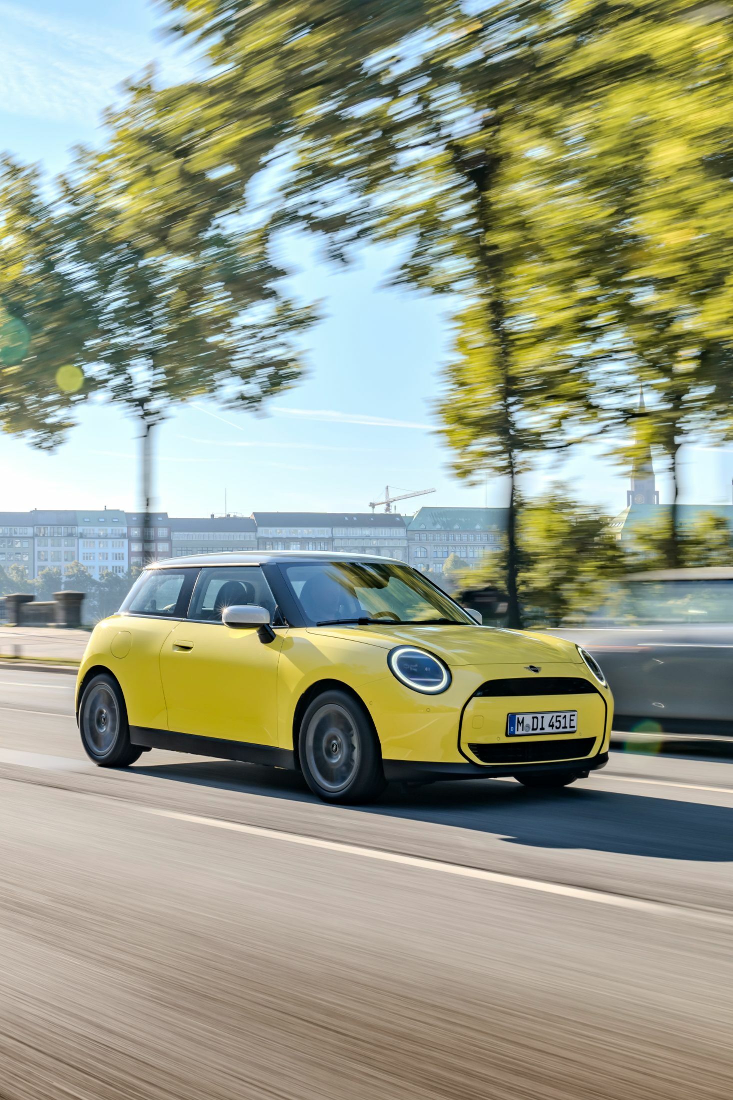 Mini Shows Us The Entry-Level Cooper E Classic With 181 HP And A 190 ...