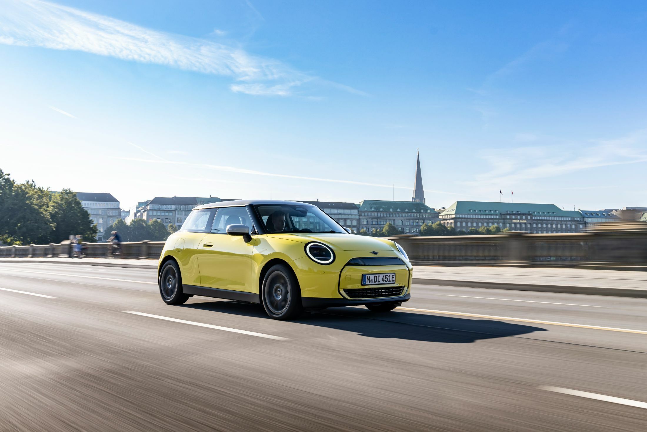 Mini Shows Us The Entry-Level Cooper E Classic With 181 HP And A 190 ...