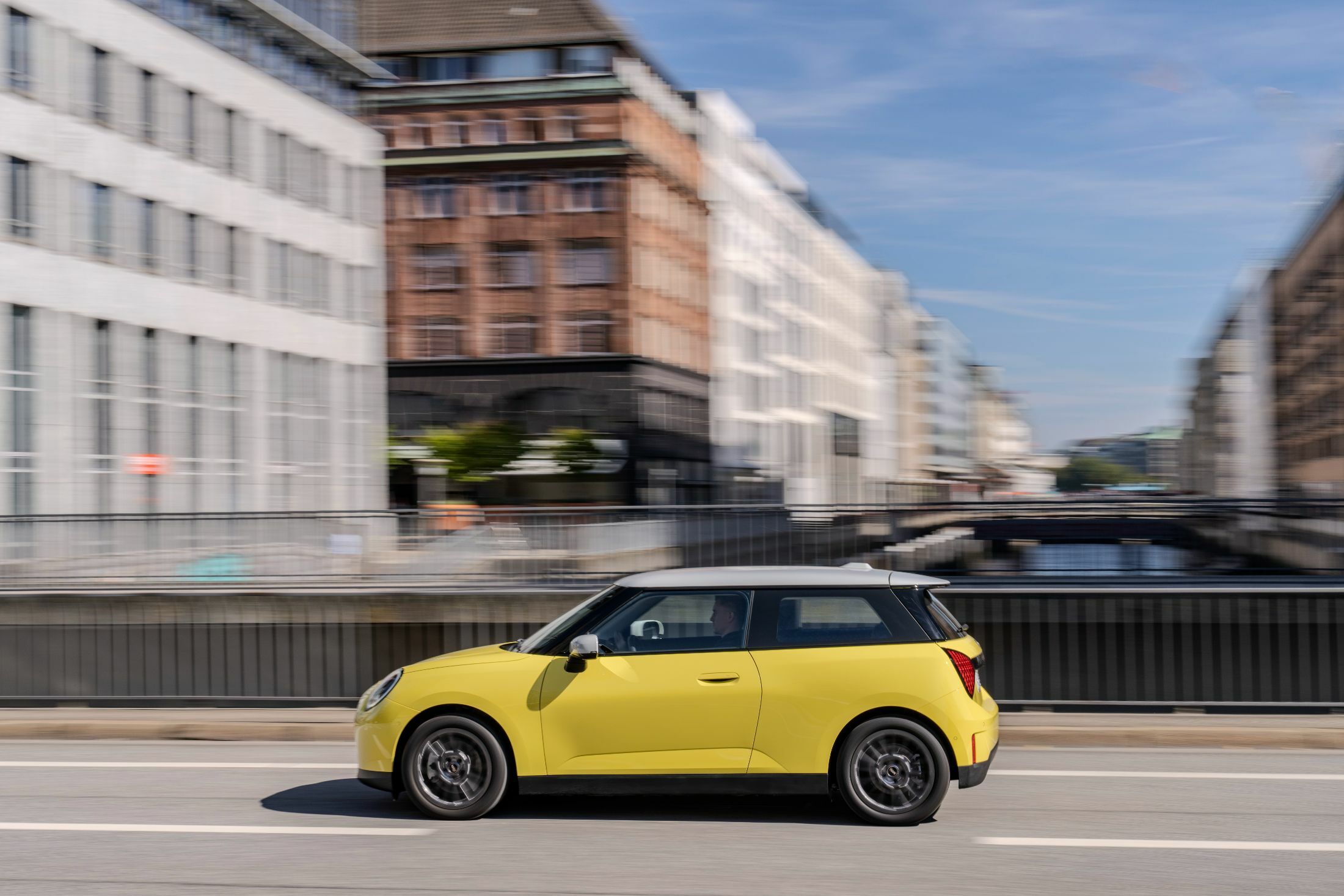 Mini Shows Us The Entry-Level Cooper E Classic With 181 HP And A 190 ...