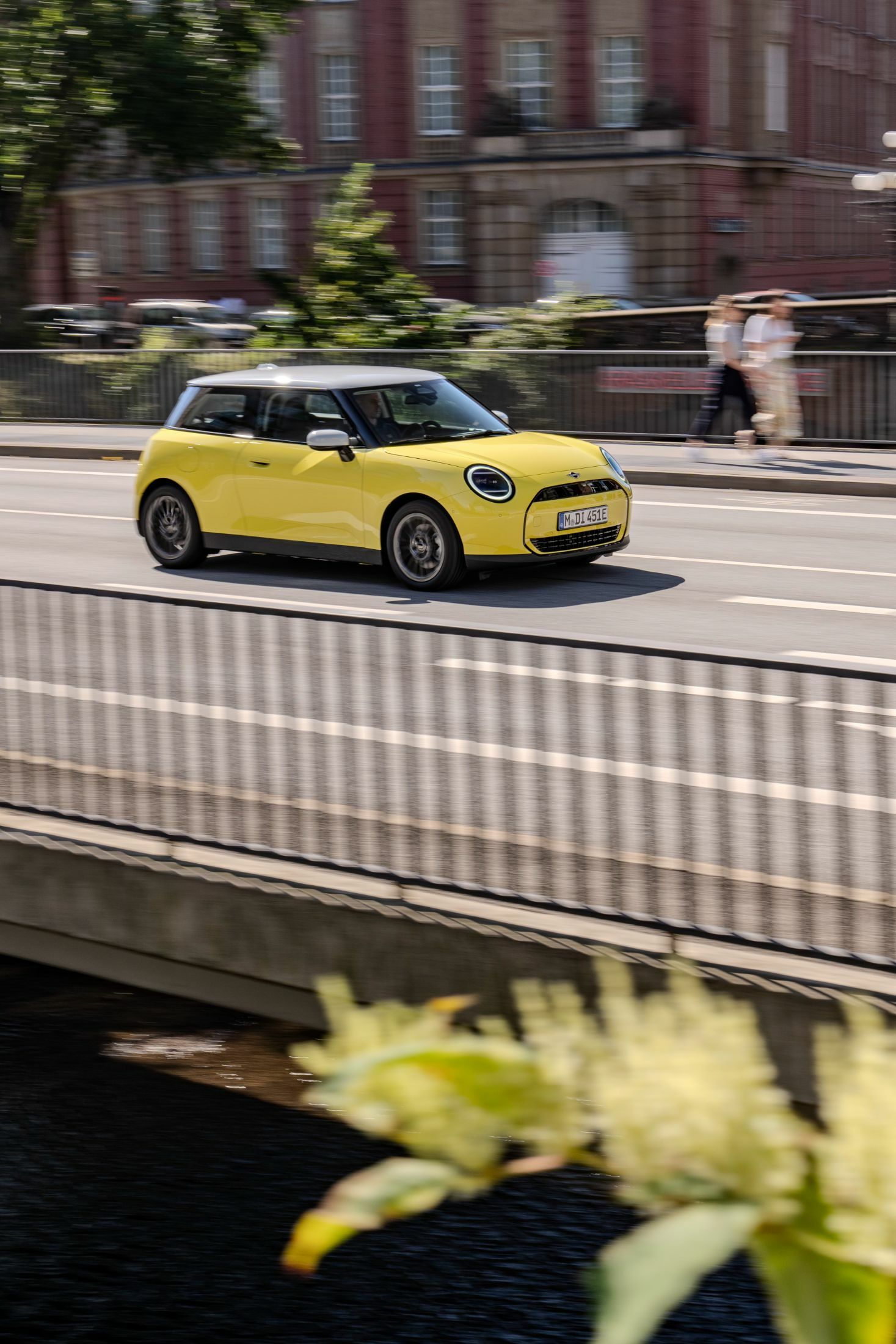 Mini Shows Us The Entry-Level Cooper E Classic With 181 HP And A 190 ...
