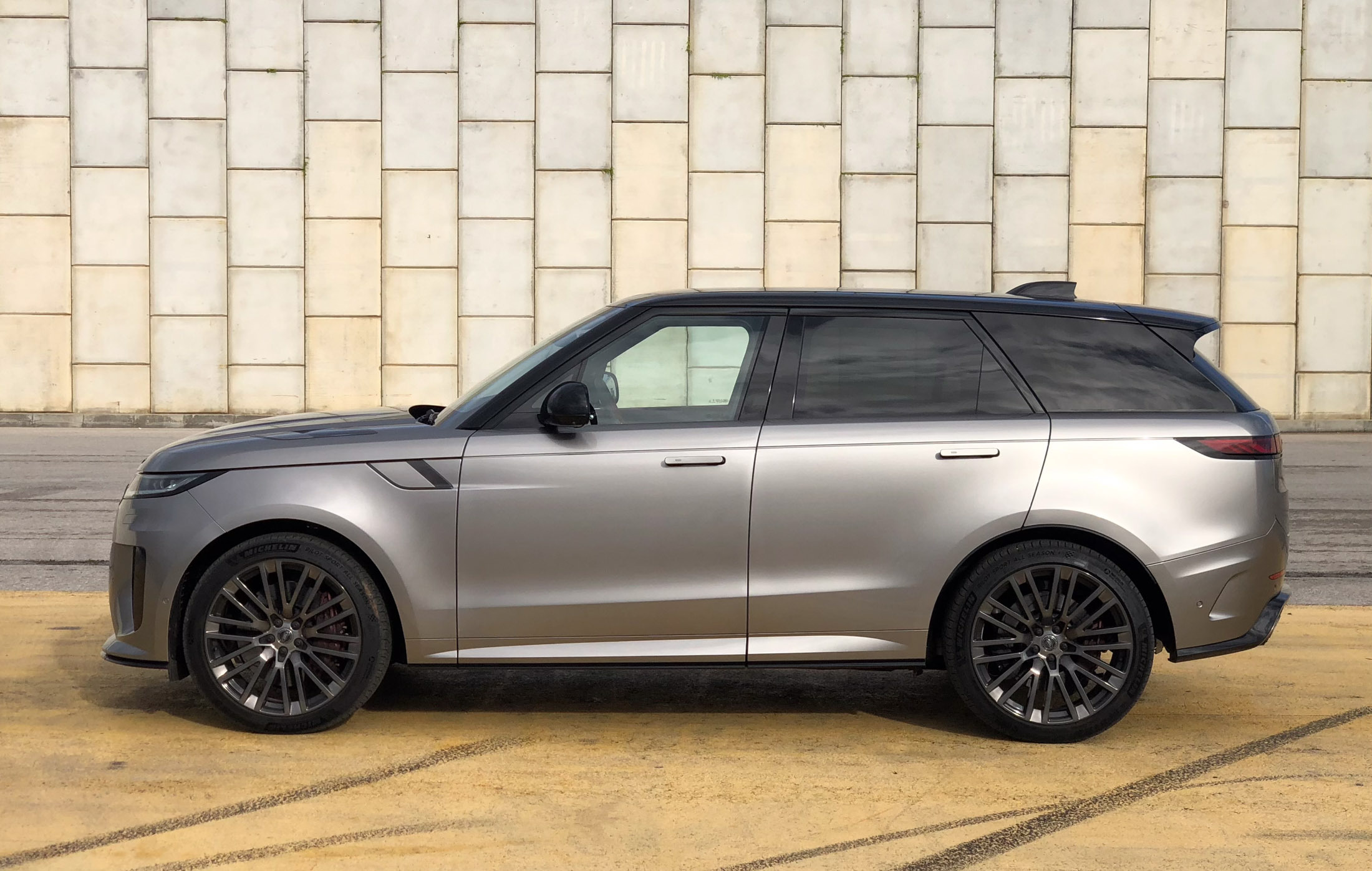 Review: New Range Rover Sport SV With BMW M Power Should Have Aston’s ...