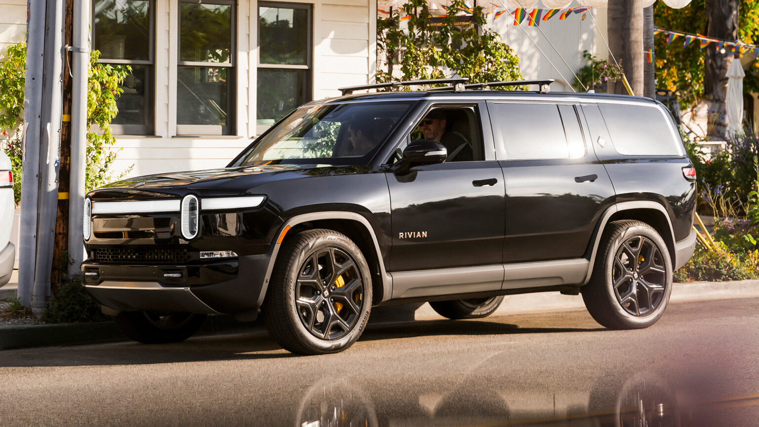 Rivian Launches New 270 Mile ‘Standard’ And 315 Mile ‘Standard+ ...