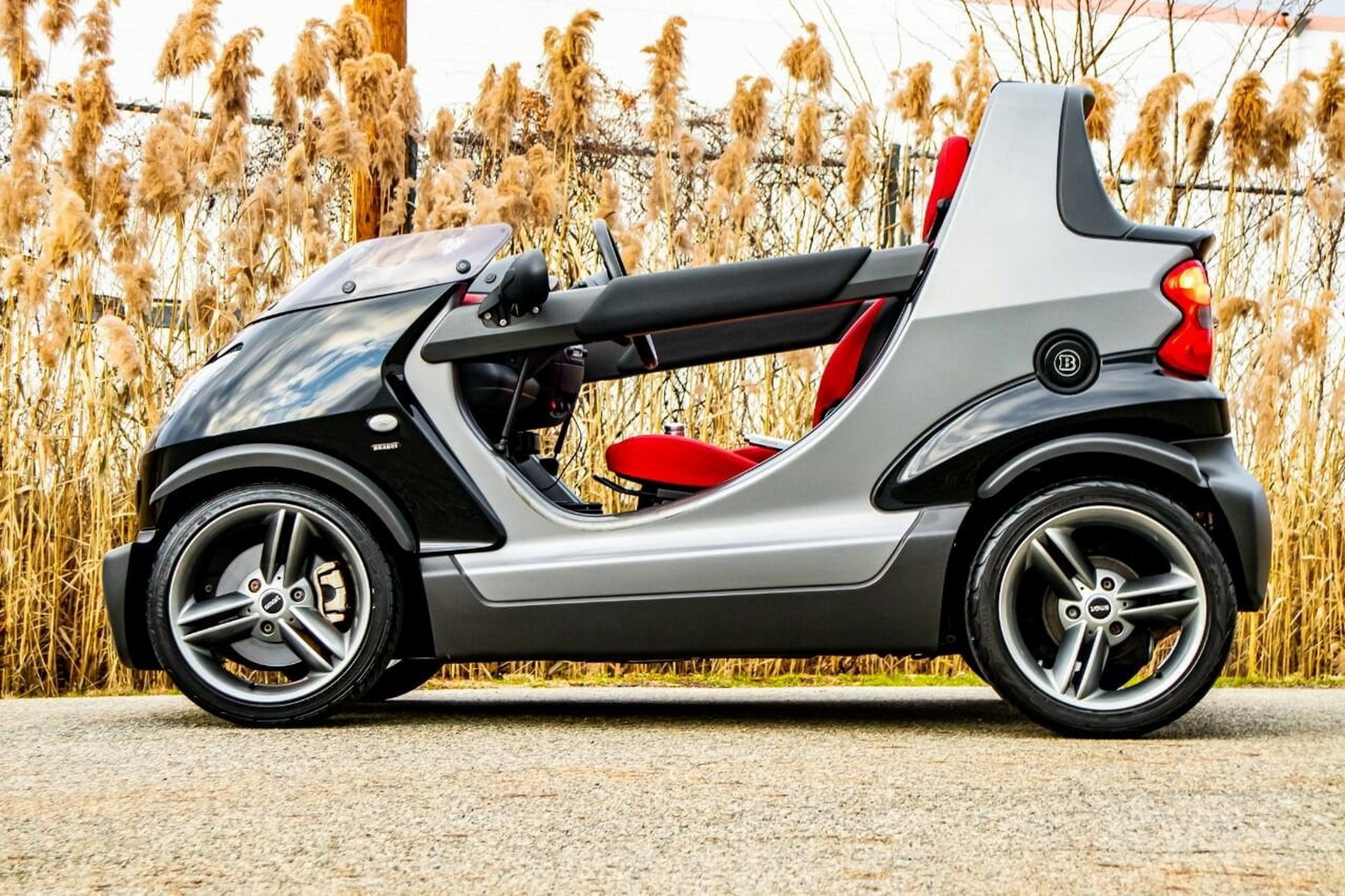 Tiny Smart Crossblade Will Burn A Gigantic $58k Hole In Your Pocket ...