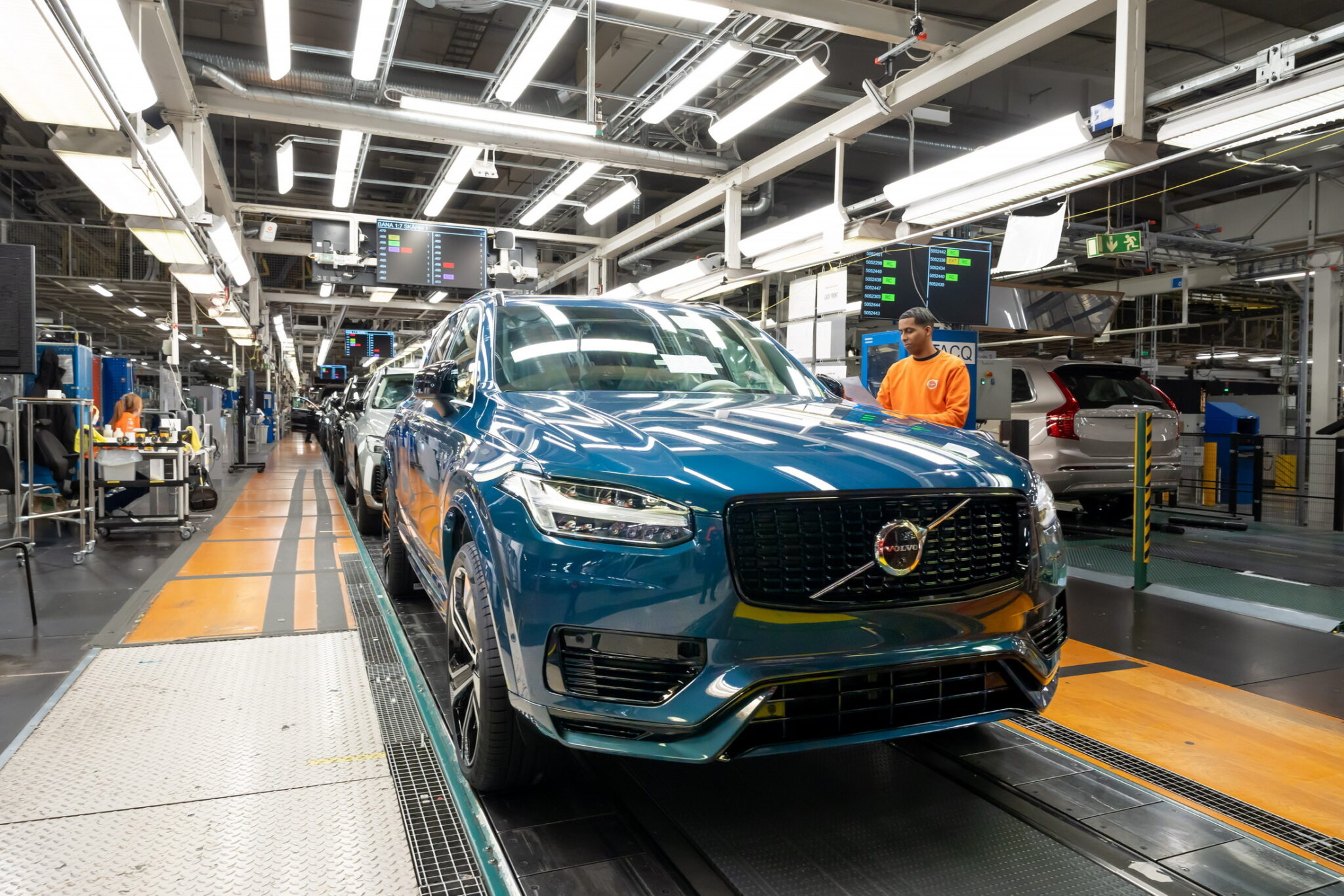 End Of An Era: Last Diesel Volvo Ever Rolls Off The Line | Carscoops