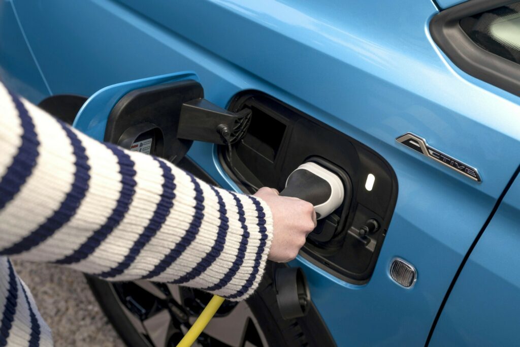 Ford Plugs In With New Tourneo Connect PHEV | Carscoops