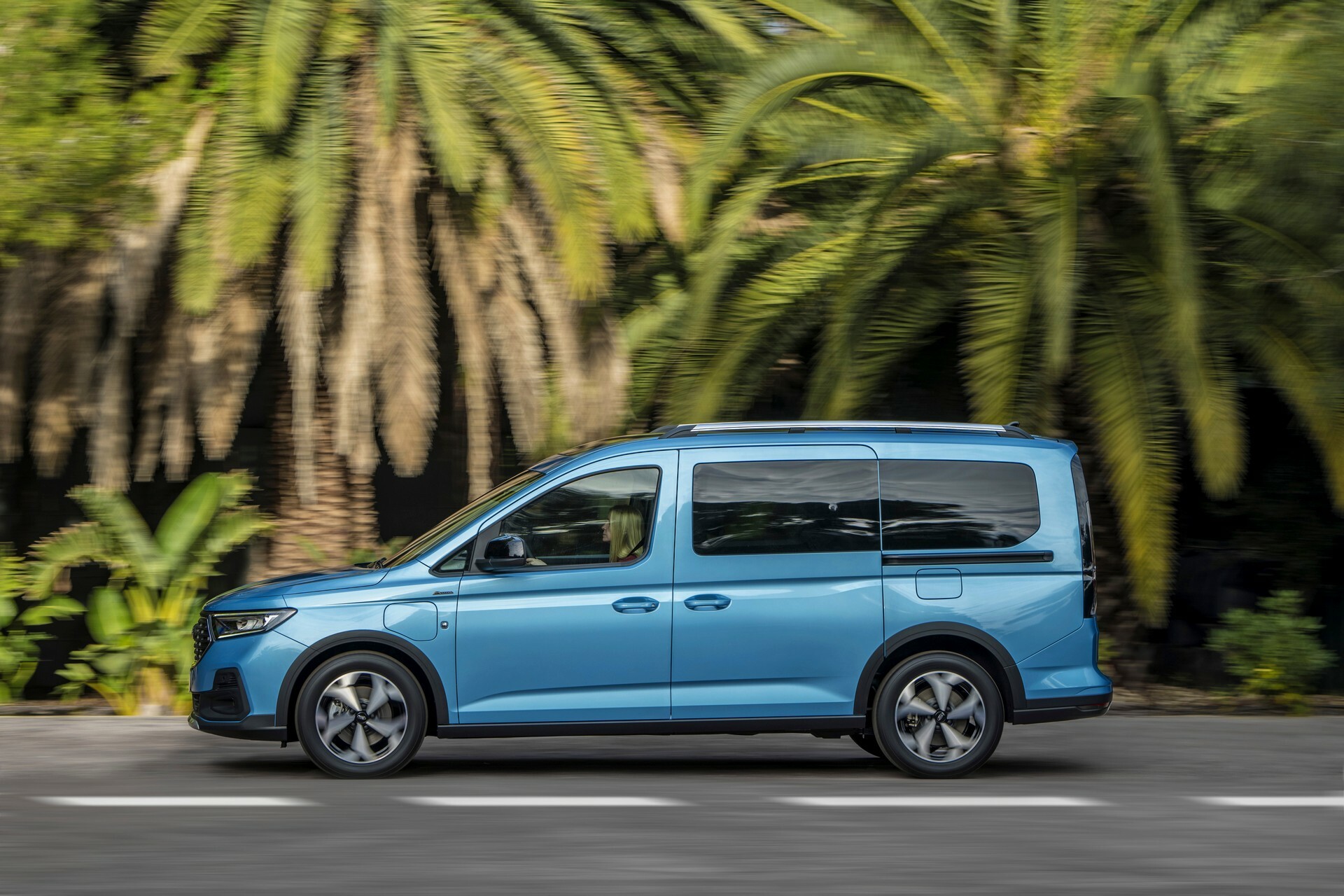 Ford Plugs In With New Tourneo Connect PHEV | Carscoops