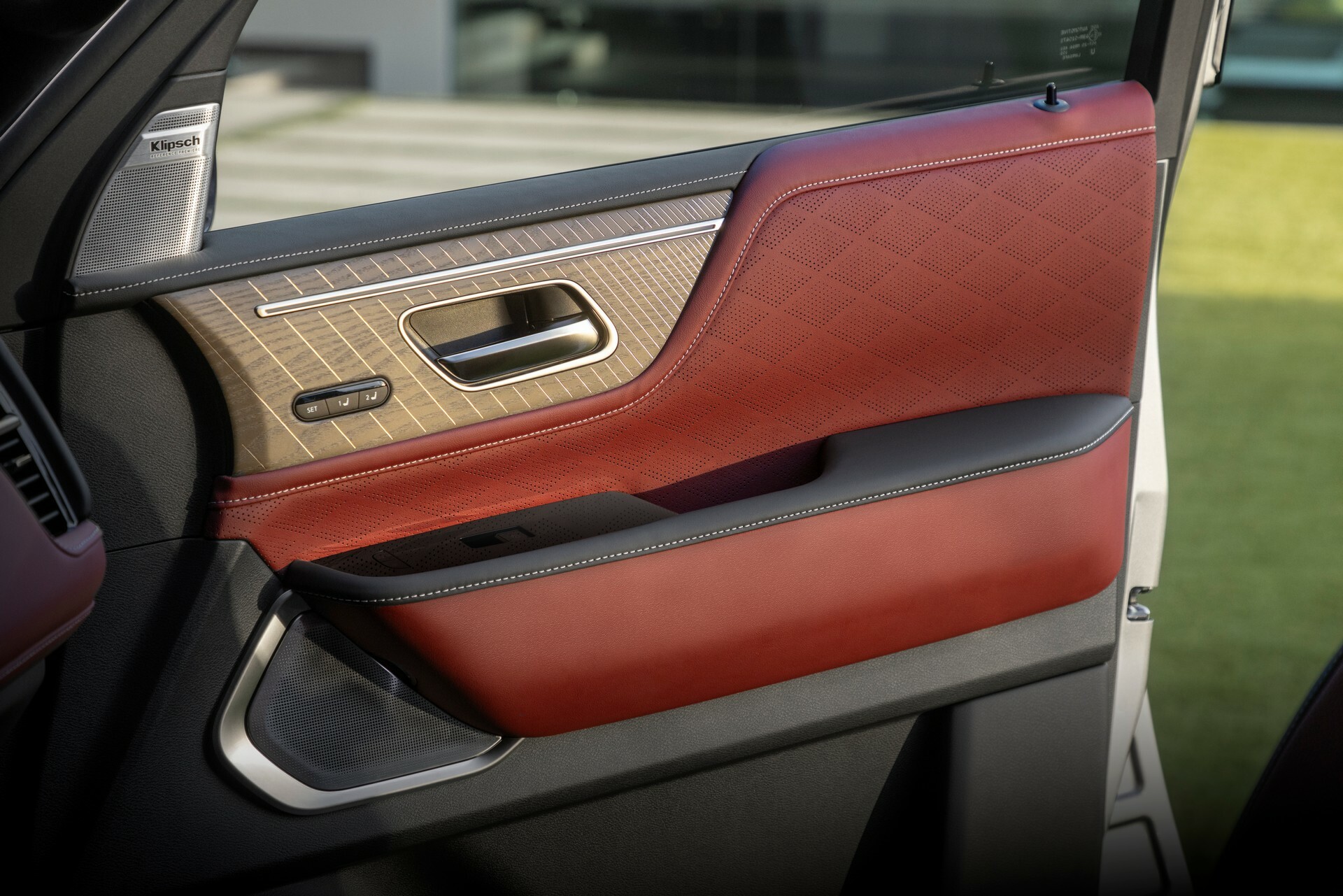 2025 Infiniti QX80 Drops V8 And Embraces Modern Luxury To Battle ...