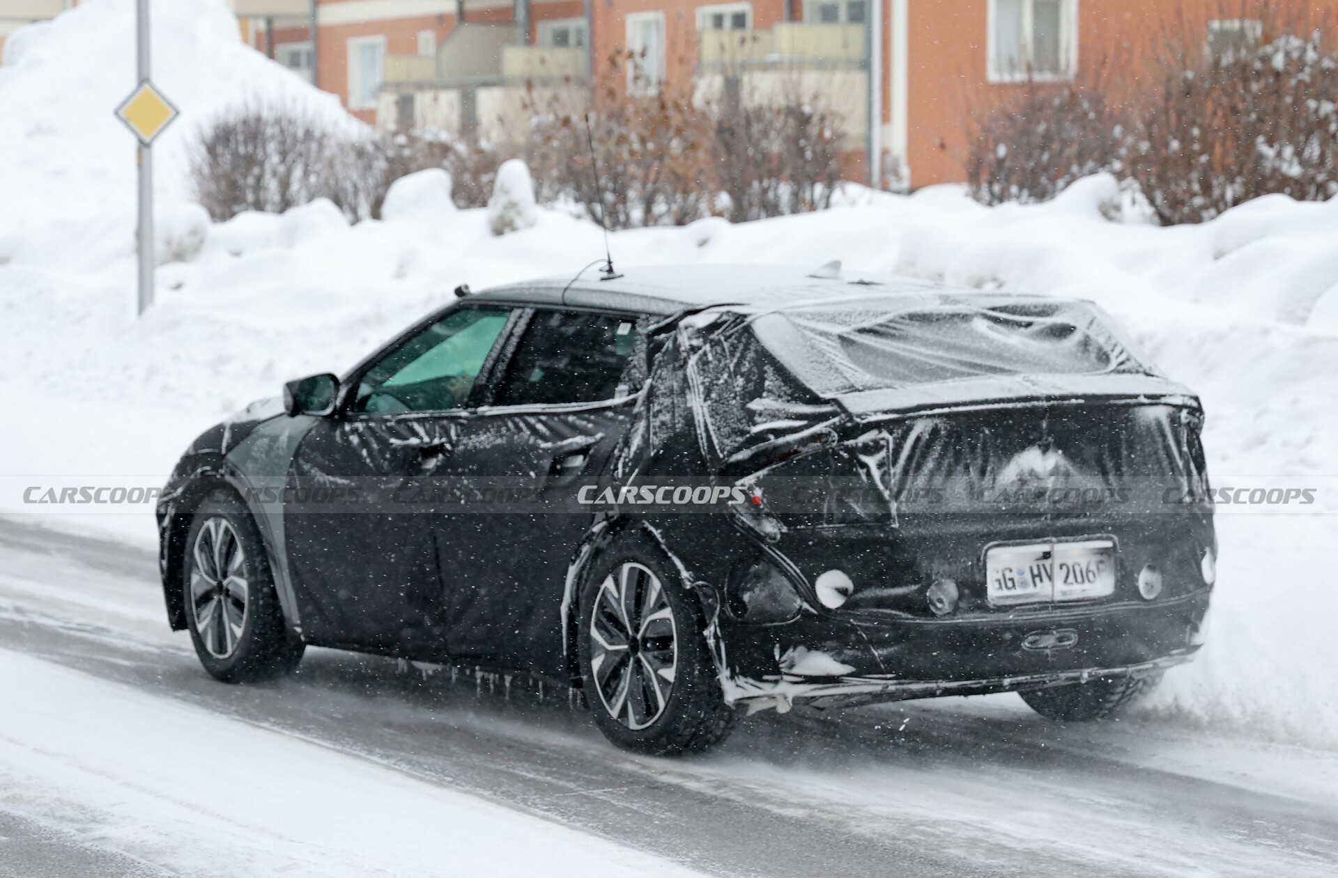 Facelifted Kia EV6 Caught Alongside Current EV | Carscoops