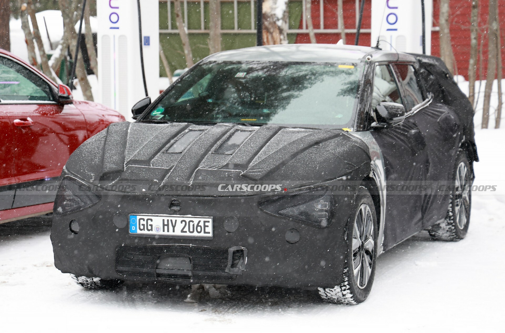 Facelifted Kia EV6 Caught Alongside Current EV | Carscoops