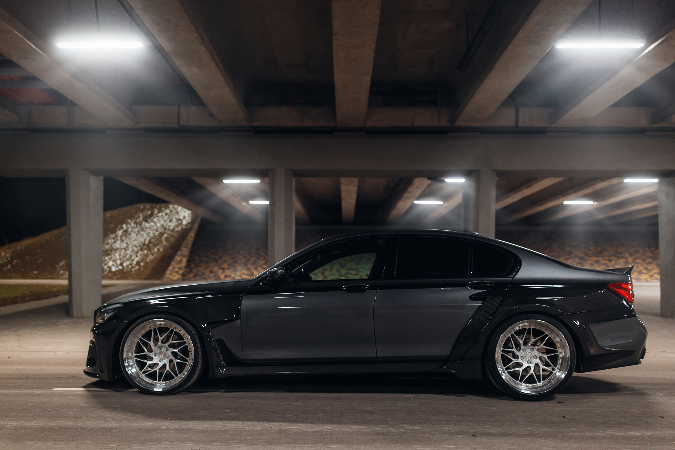 BMW G11 7-Series Tries On A Carbon Fiber WideBody Kit And 22-Inch ...