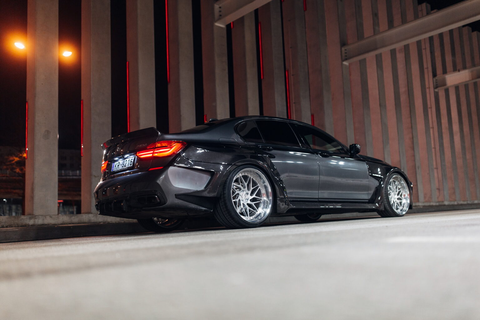 BMW G11 7-Series Tries On A Carbon Fiber WideBody Kit And 22-Inch ...
