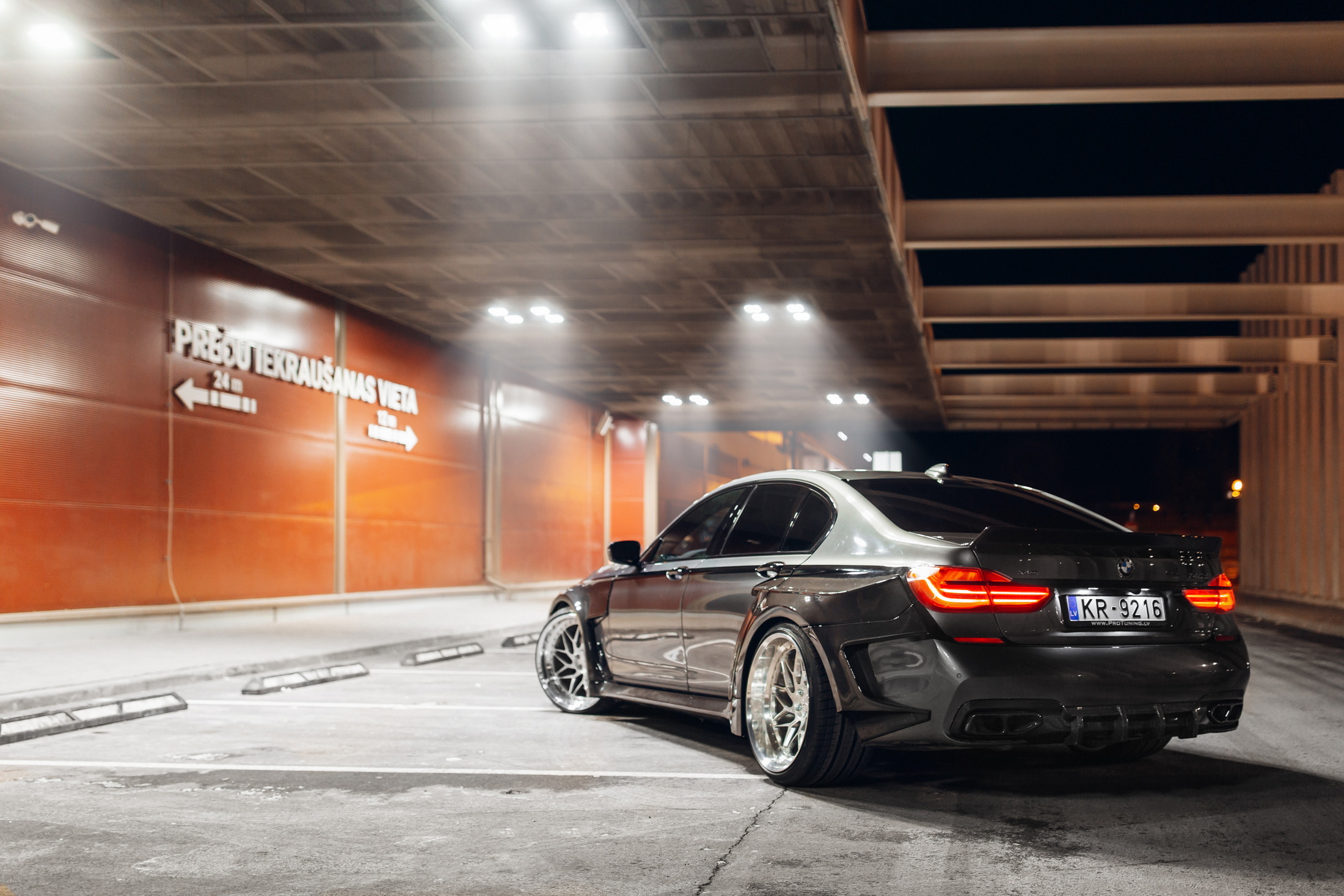 BMW G11 7-Series Tries On A Carbon Fiber WideBody Kit And 22-Inch ...