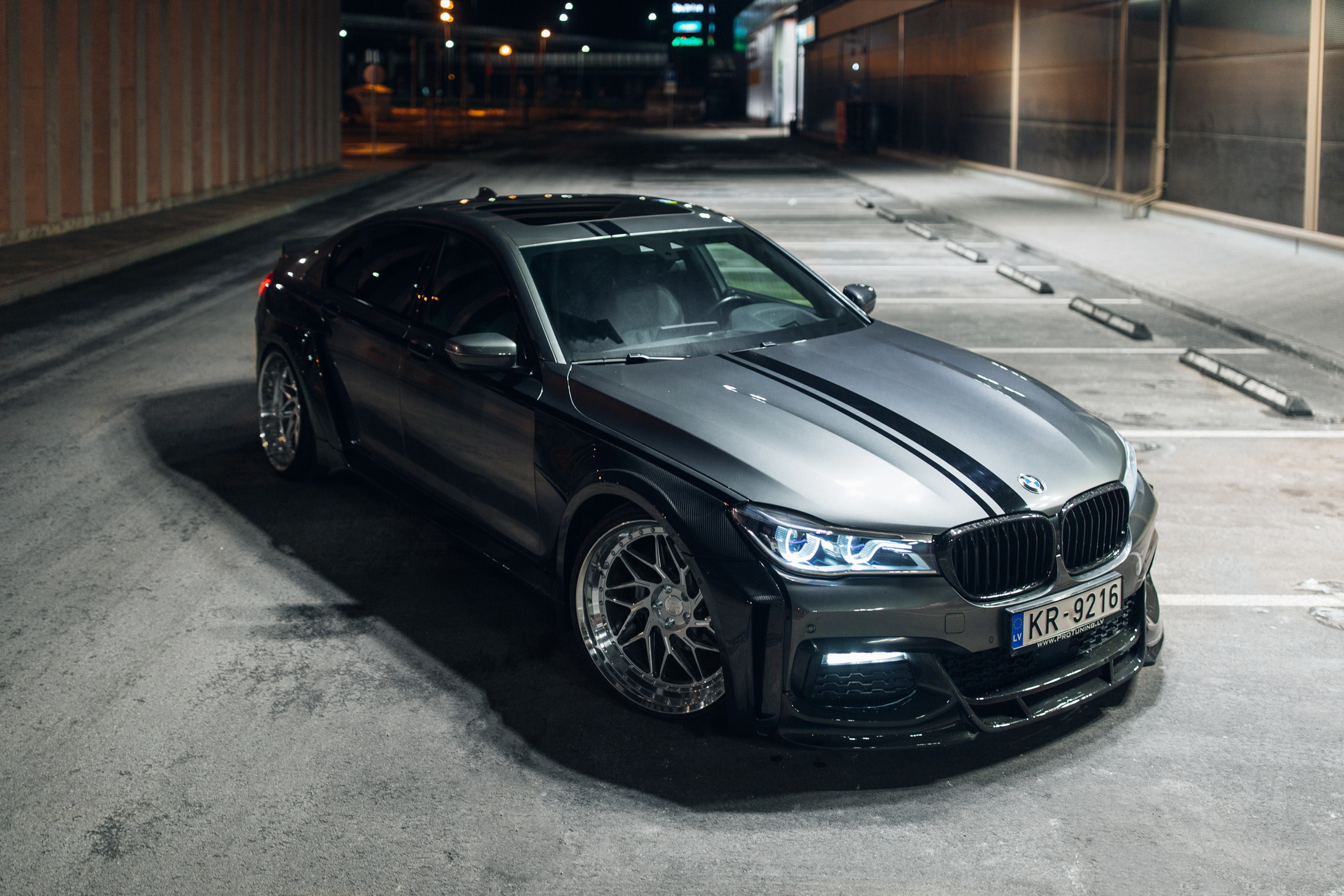 BMW G11 7-Series Tries On A Carbon Fiber WideBody Kit And 22-Inch Wheels | Carscoops