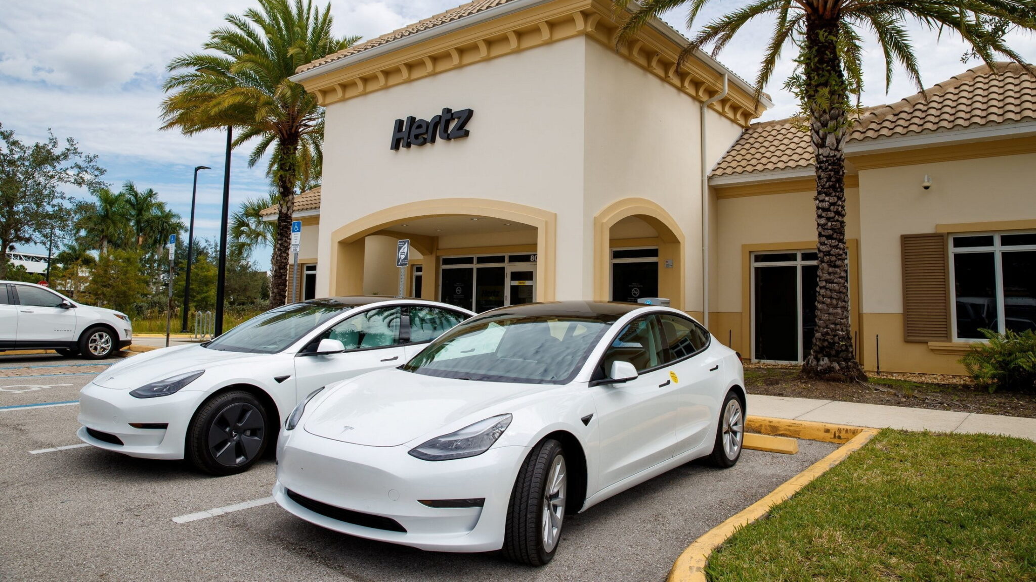 Hertz Offers Teslas For Under $20K, But You Probably Shouldn’t Jump On ...