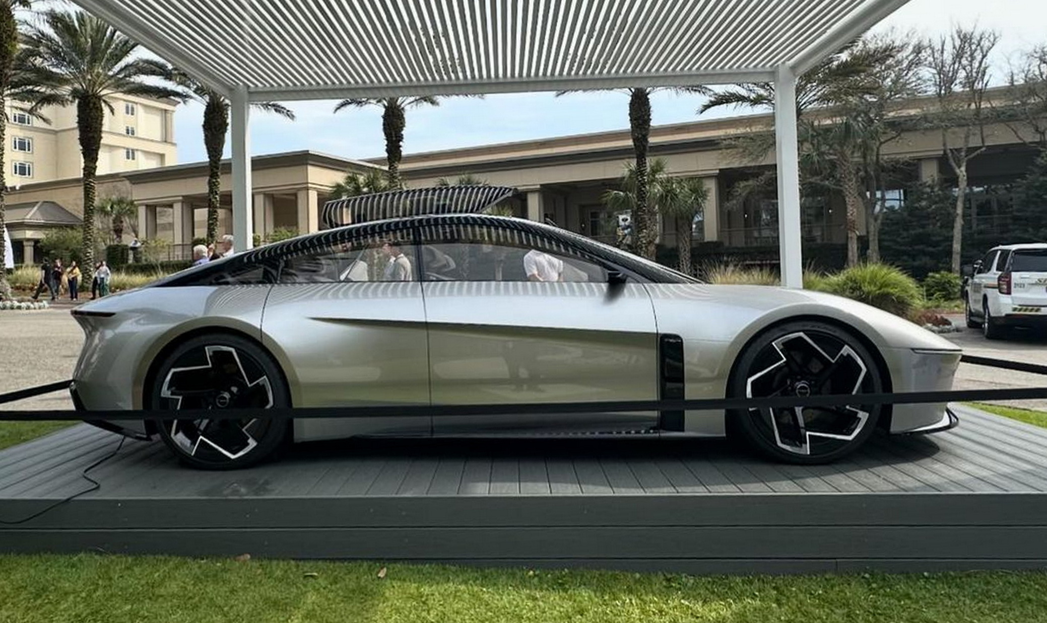 Chrysler Boss Says Halcyon Concept Proves EVs Don’t Have To Look Like ...