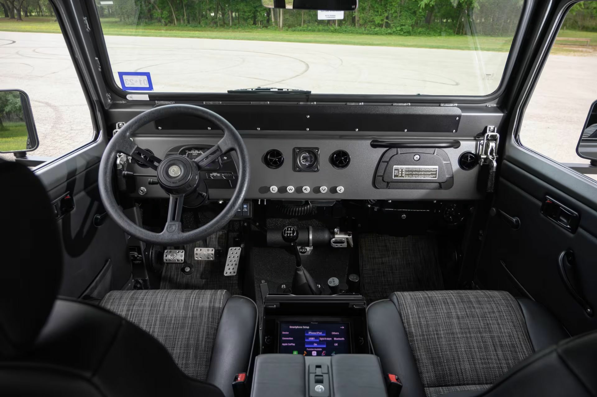 Badass V8-Powered Toyota FJ40 Restomod Is The Stuff Of Dreams | Carscoops