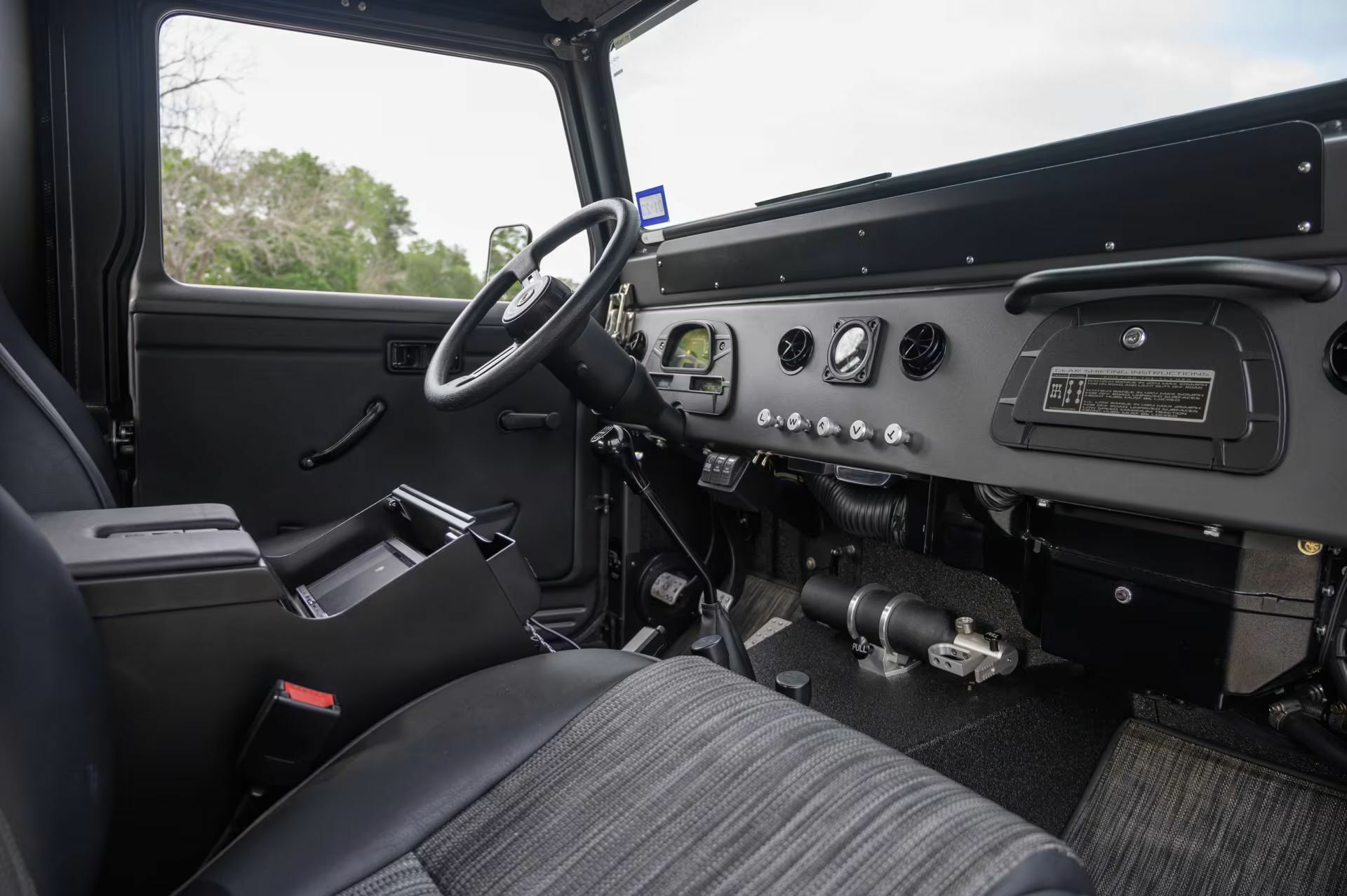 Badass V8-Powered Toyota FJ40 Restomod Is The Stuff Of Dreams | Carscoops