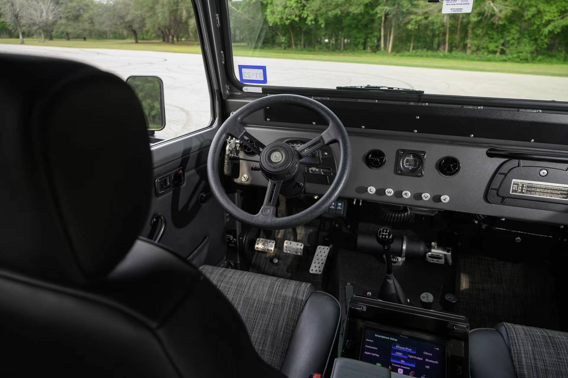 Badass V8-Powered Toyota FJ40 Restomod Is The Stuff Of Dreams | Carscoops