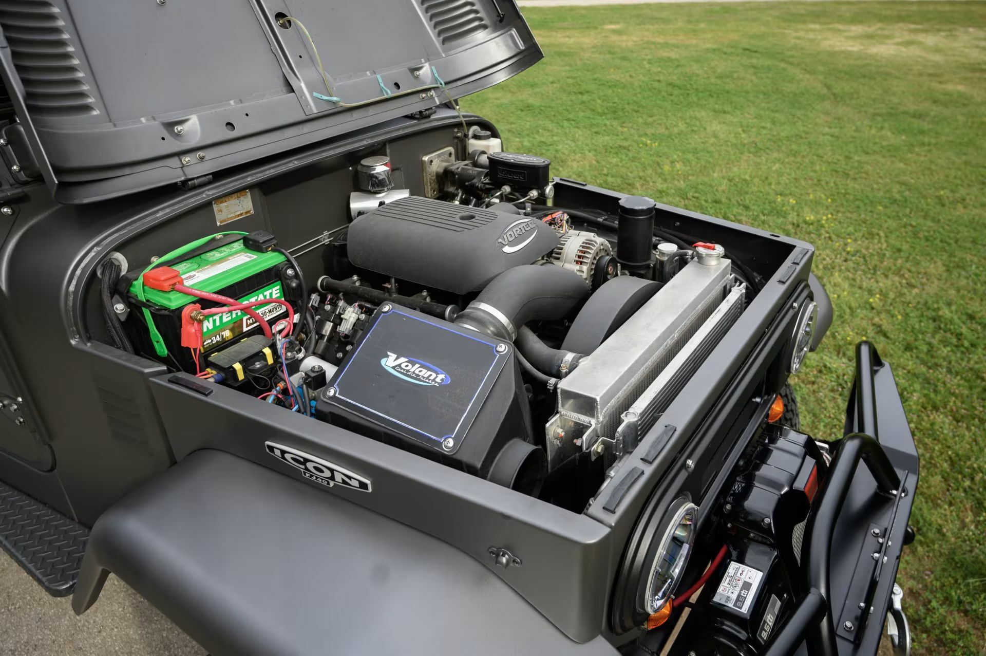 Badass V8-Powered Toyota FJ40 Restomod Is The Stuff Of Dreams | Carscoops
